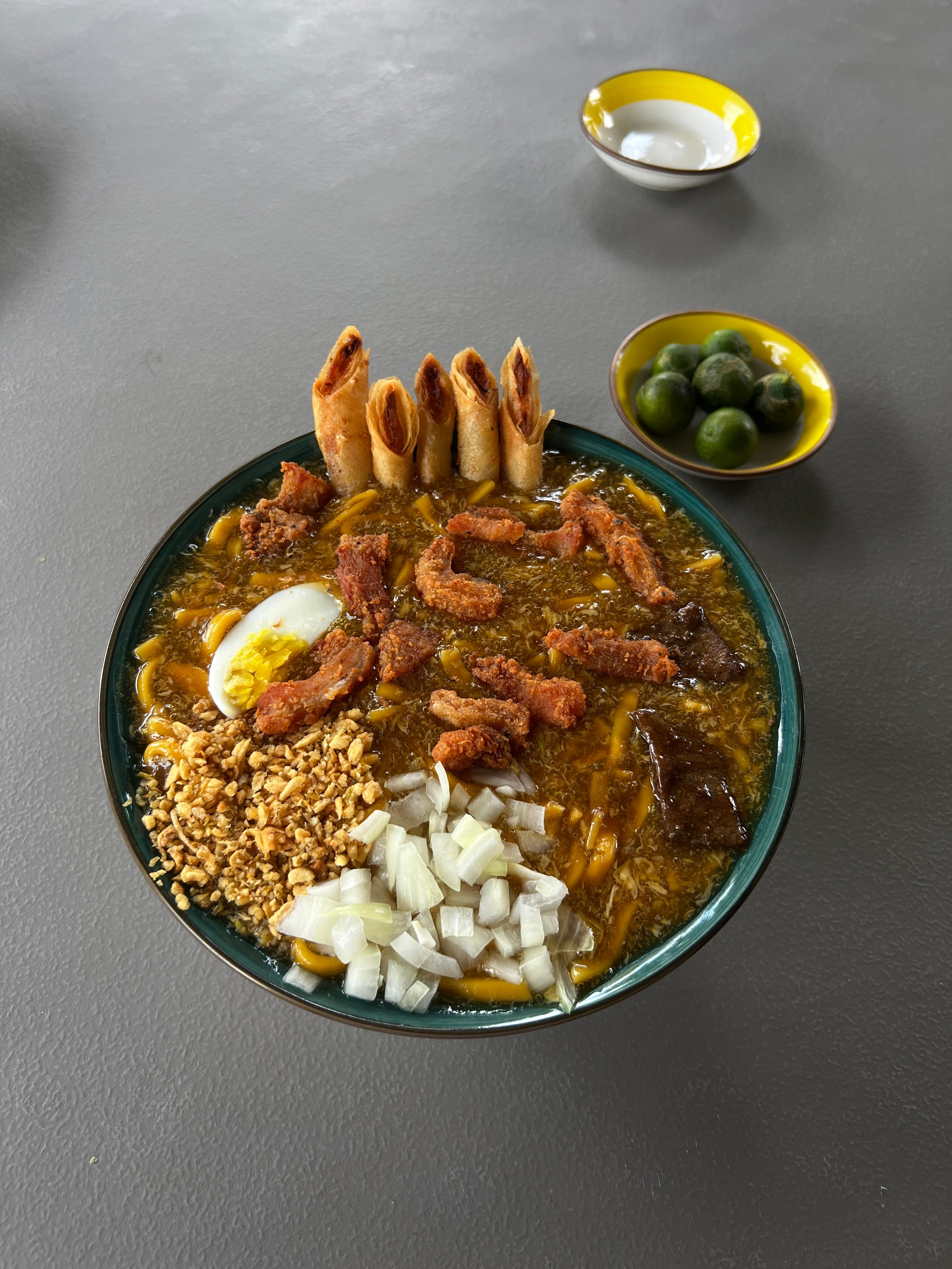 Delicious Filipino La Paz Batchoy with Toppings · Free Stock Photo