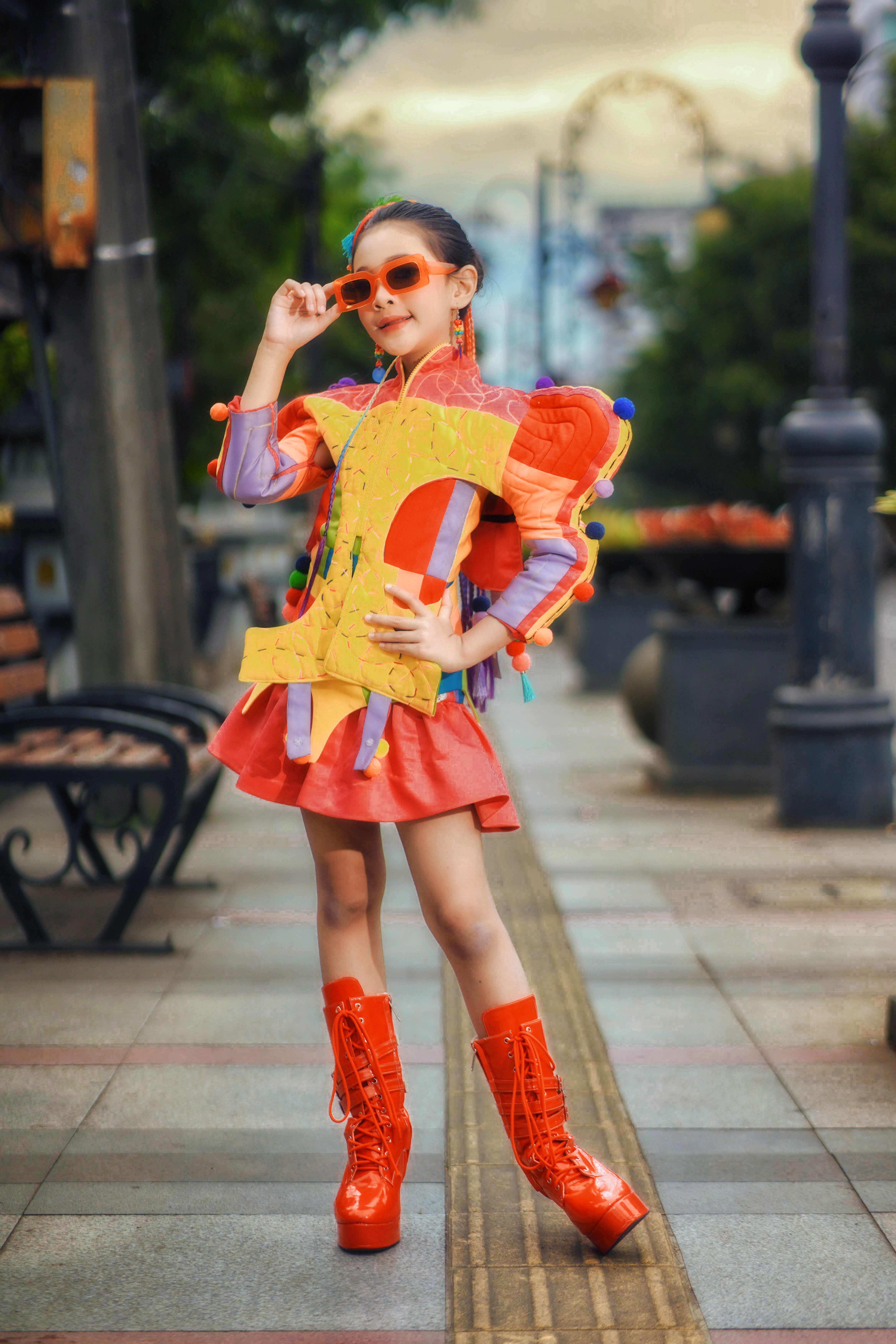 Model Child Photos, Download The BEST Free Model Child Stock Photos ...
