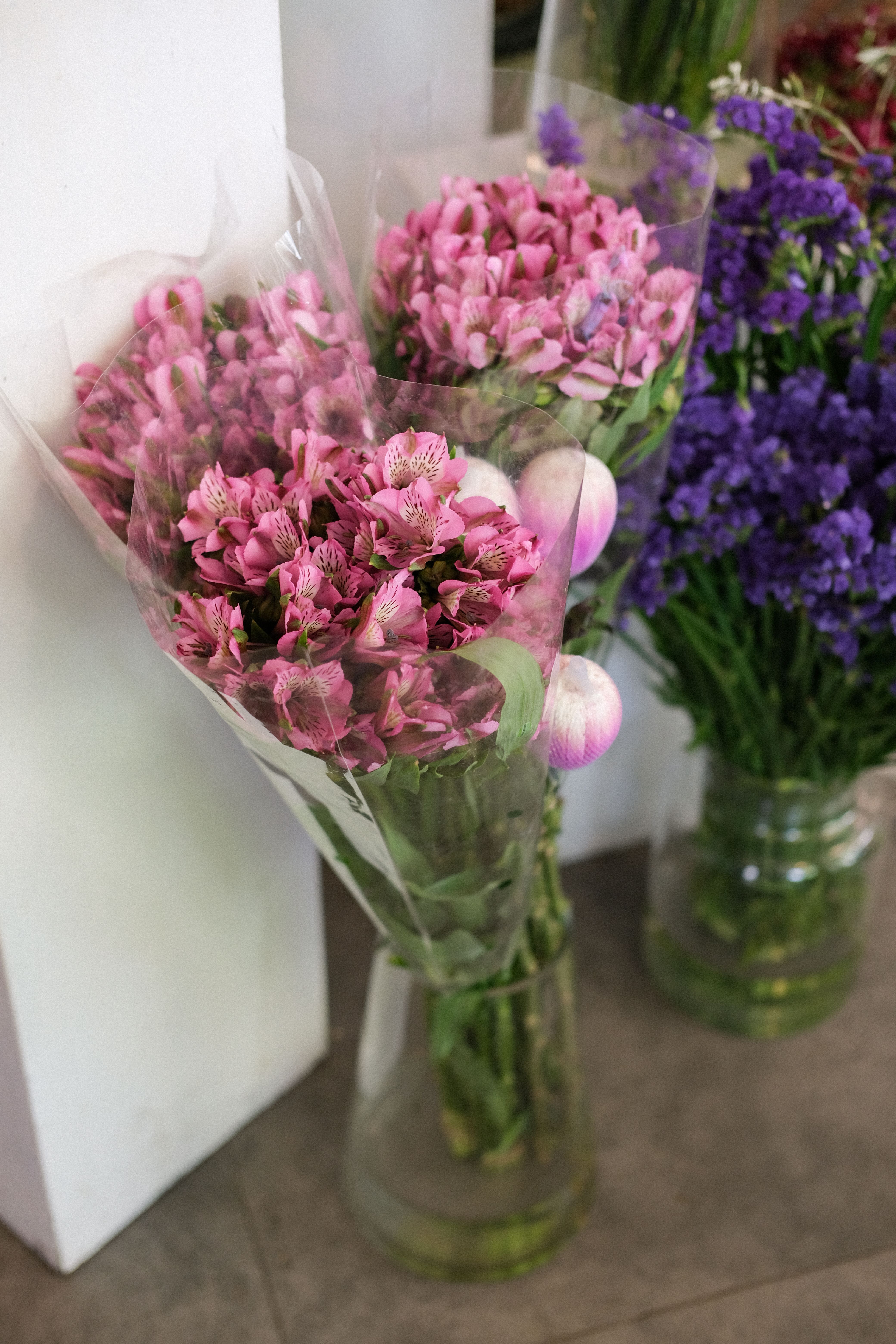 Fresh Pink and Purple Flower Bouquets in Istanbul · Free Stock Photo