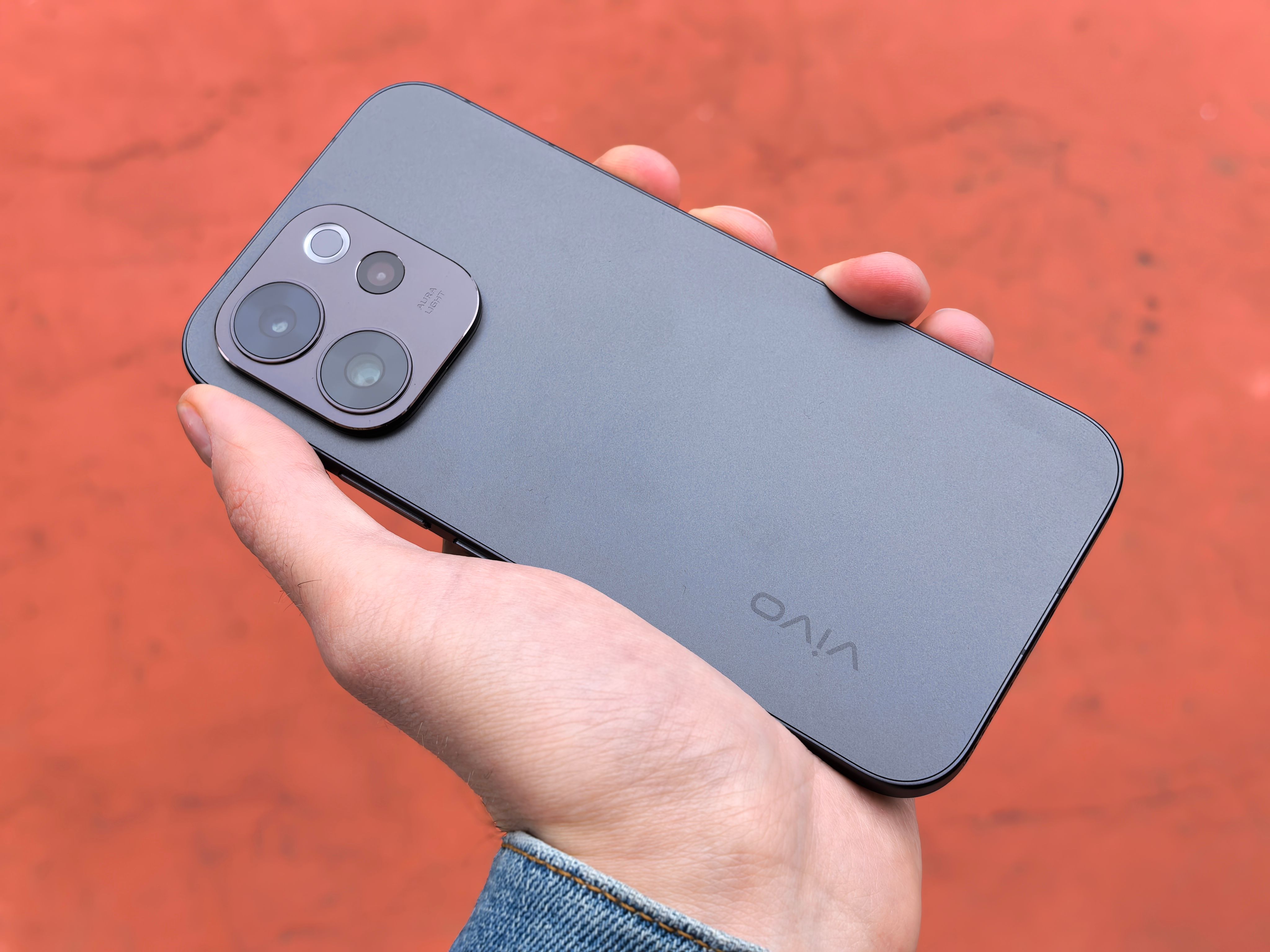 Close-up of Hand Holding Modern Smartphone Outdoors · Free Stock Photo