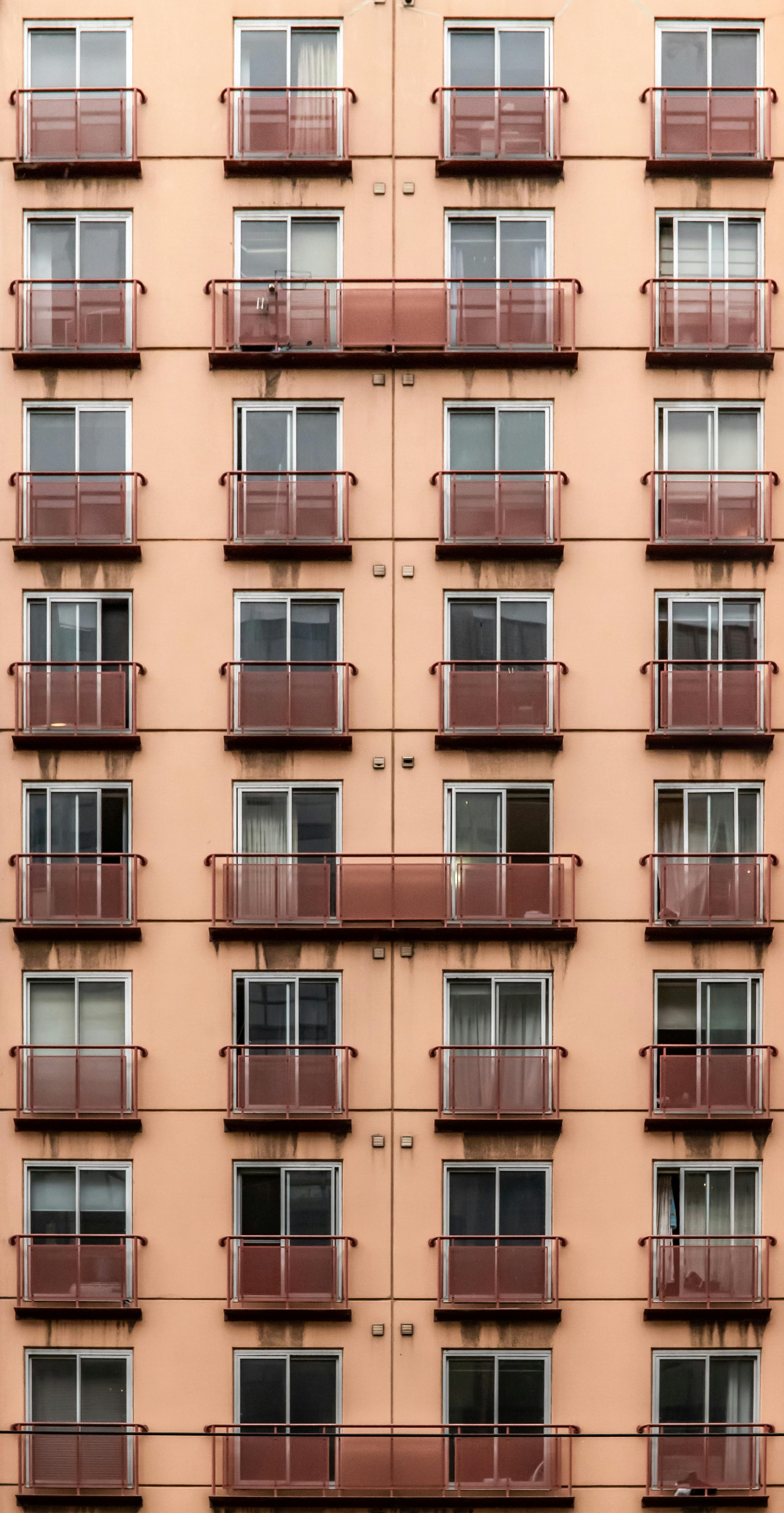 Brown Concrete Building · Free Stock Photo
