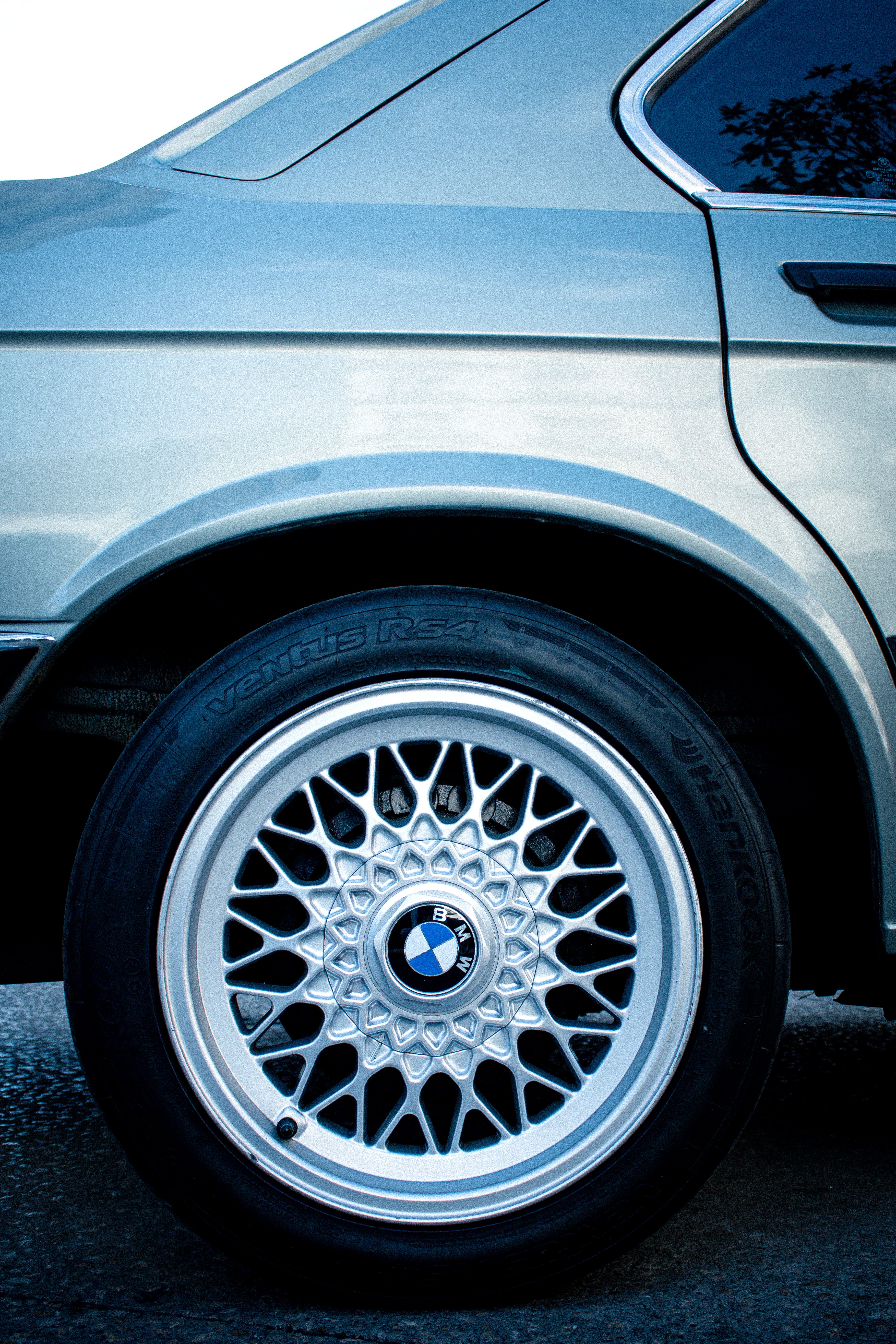 Close-up of a Vintage Car Wheel with Alloy Rim · Free Stock Photo