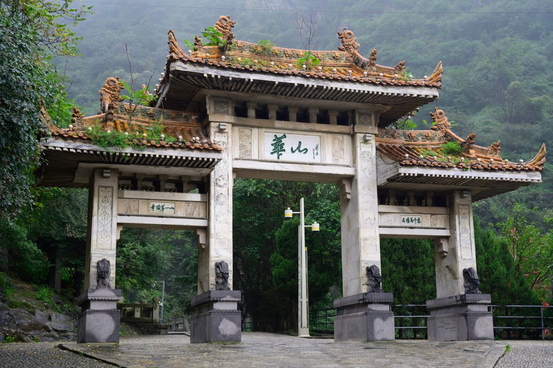 Traditional Chinese Gate at Huashan Mountain · Free Stock Photo