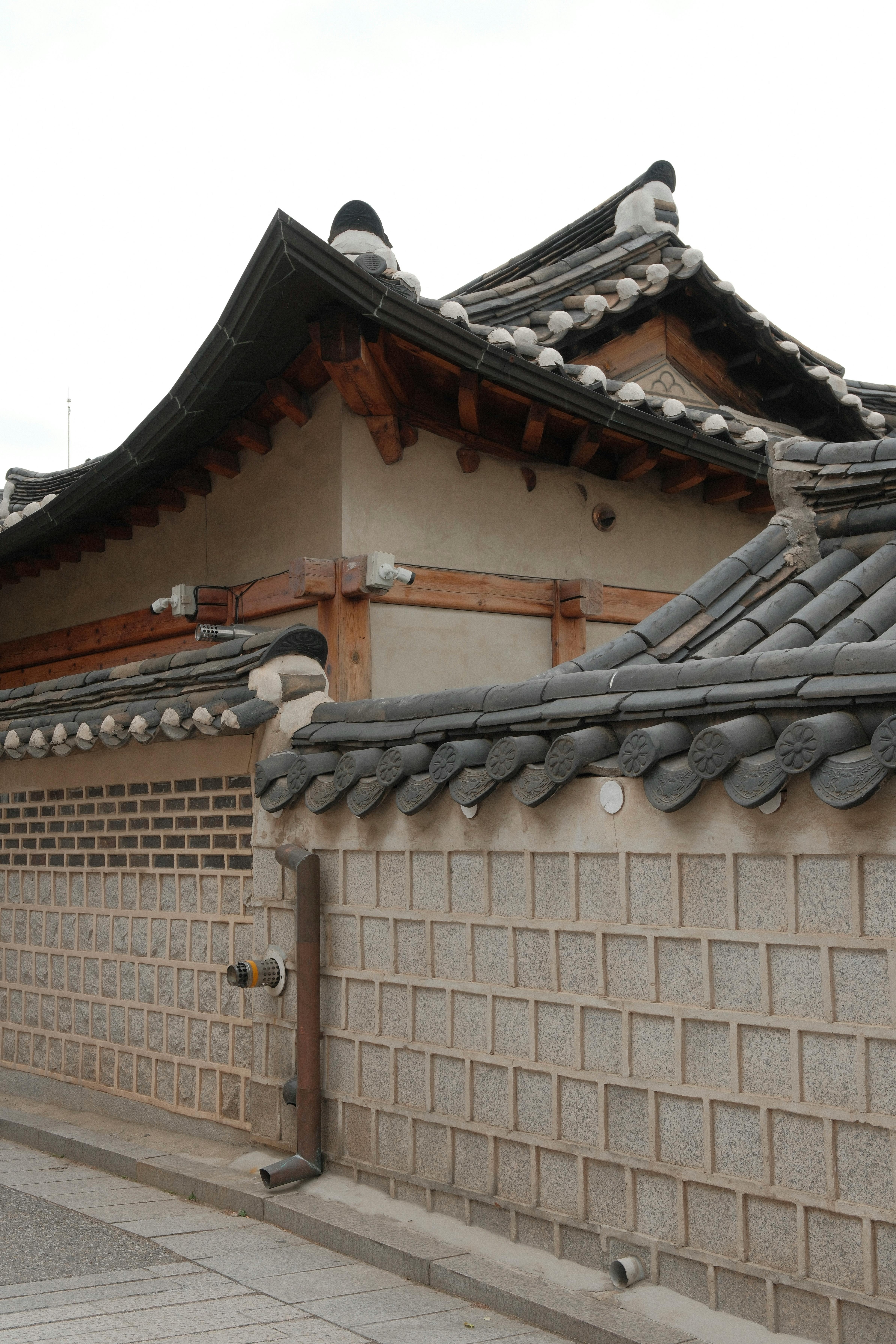 Traditional Korean Hanok Architecture in Seoul · Free Stock Photo