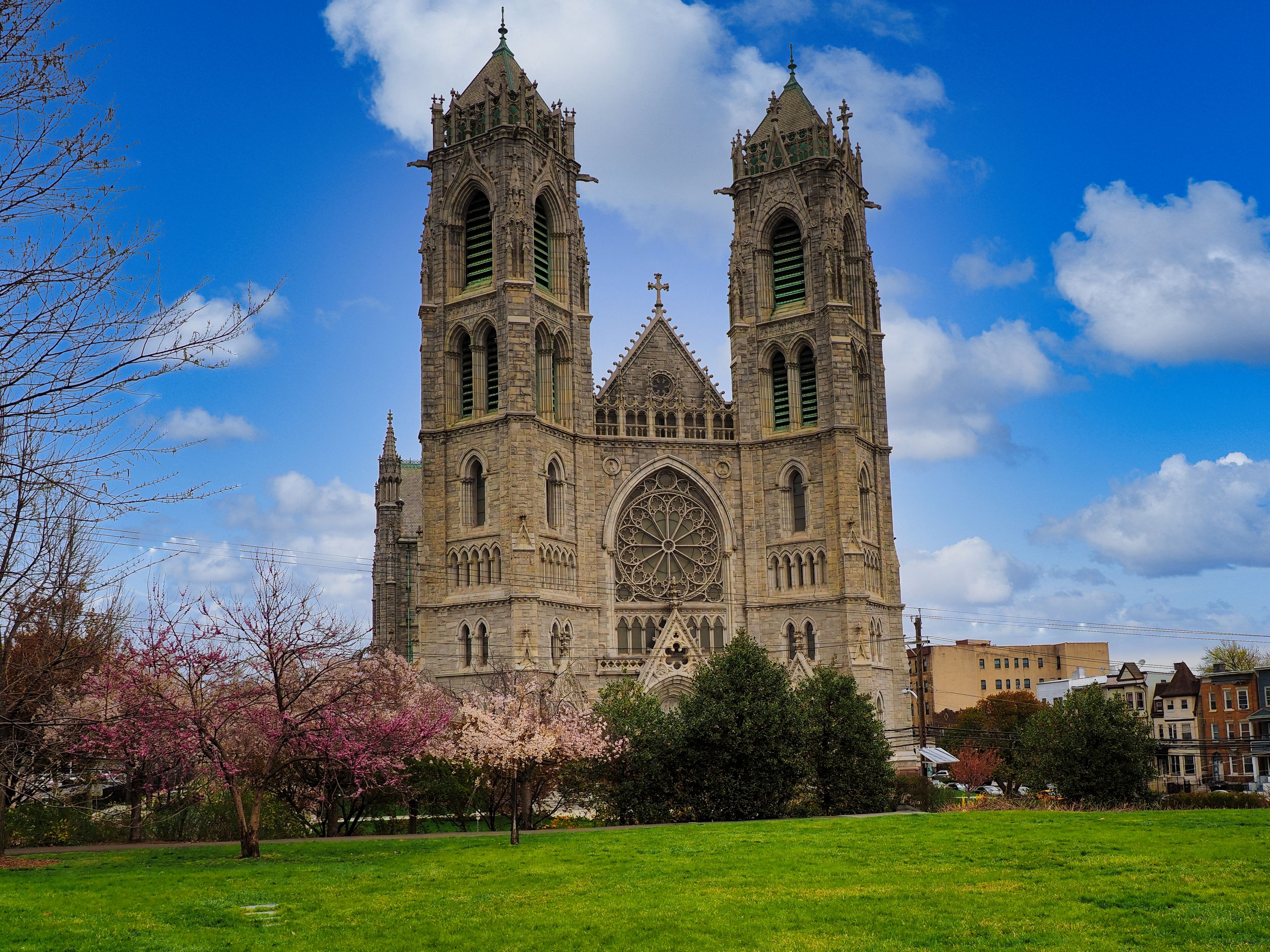 Stunning View of Newark's Cathedral Basilica in Spring · Free Stock Photo