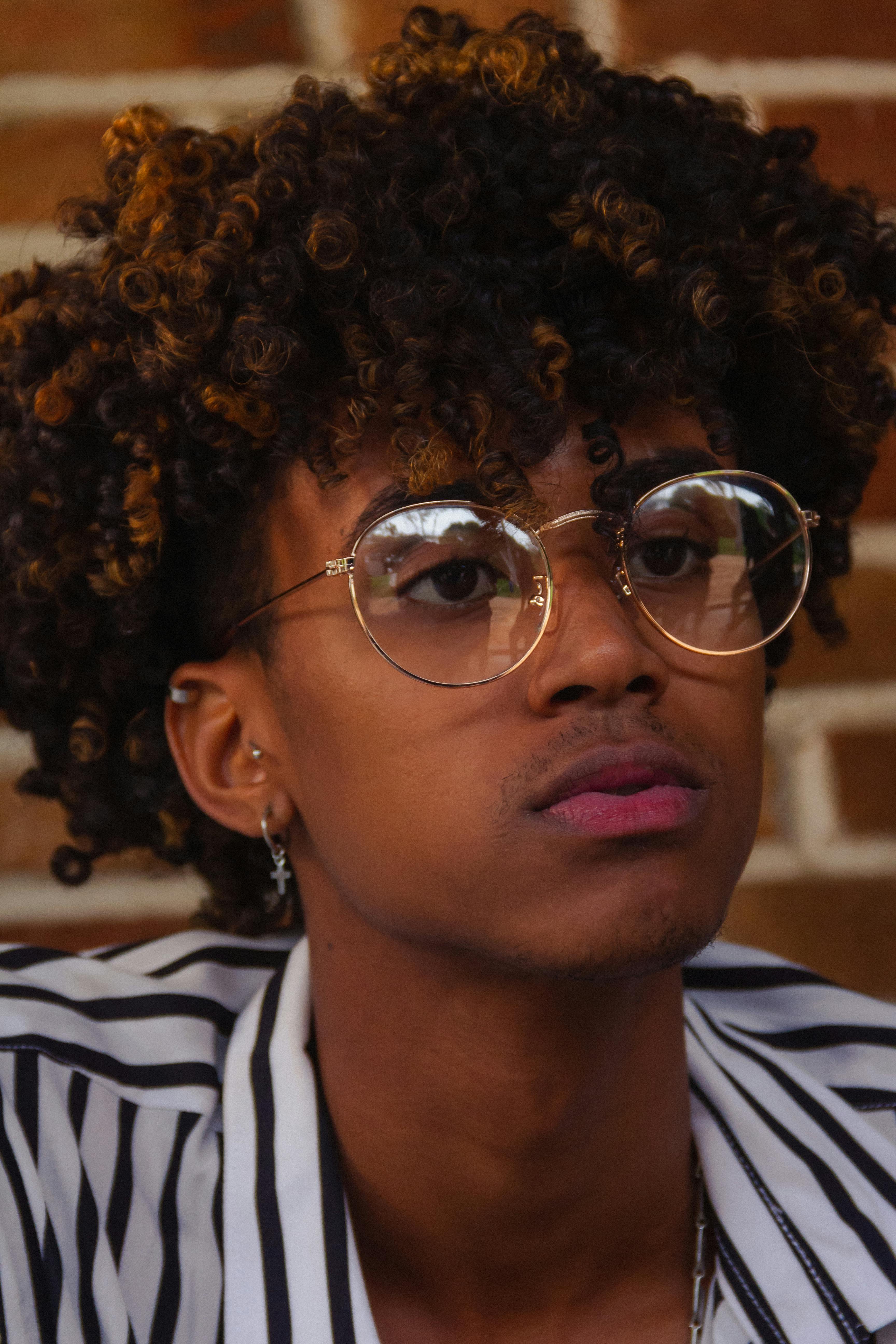 Man Looking to His Right · Free Stock Photo