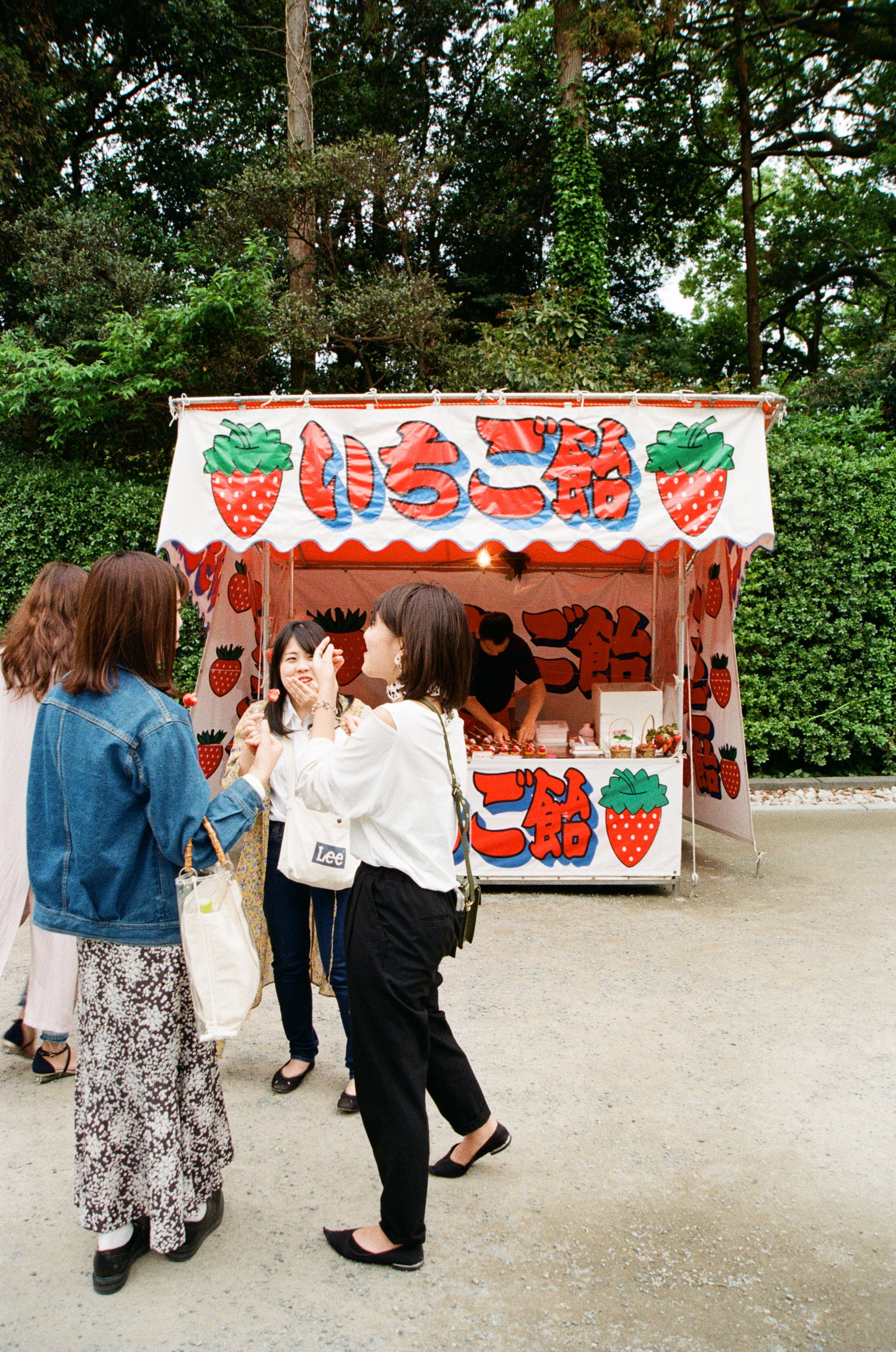 Japanese People Talking Photos, Download The BEST Free Japanese People ...