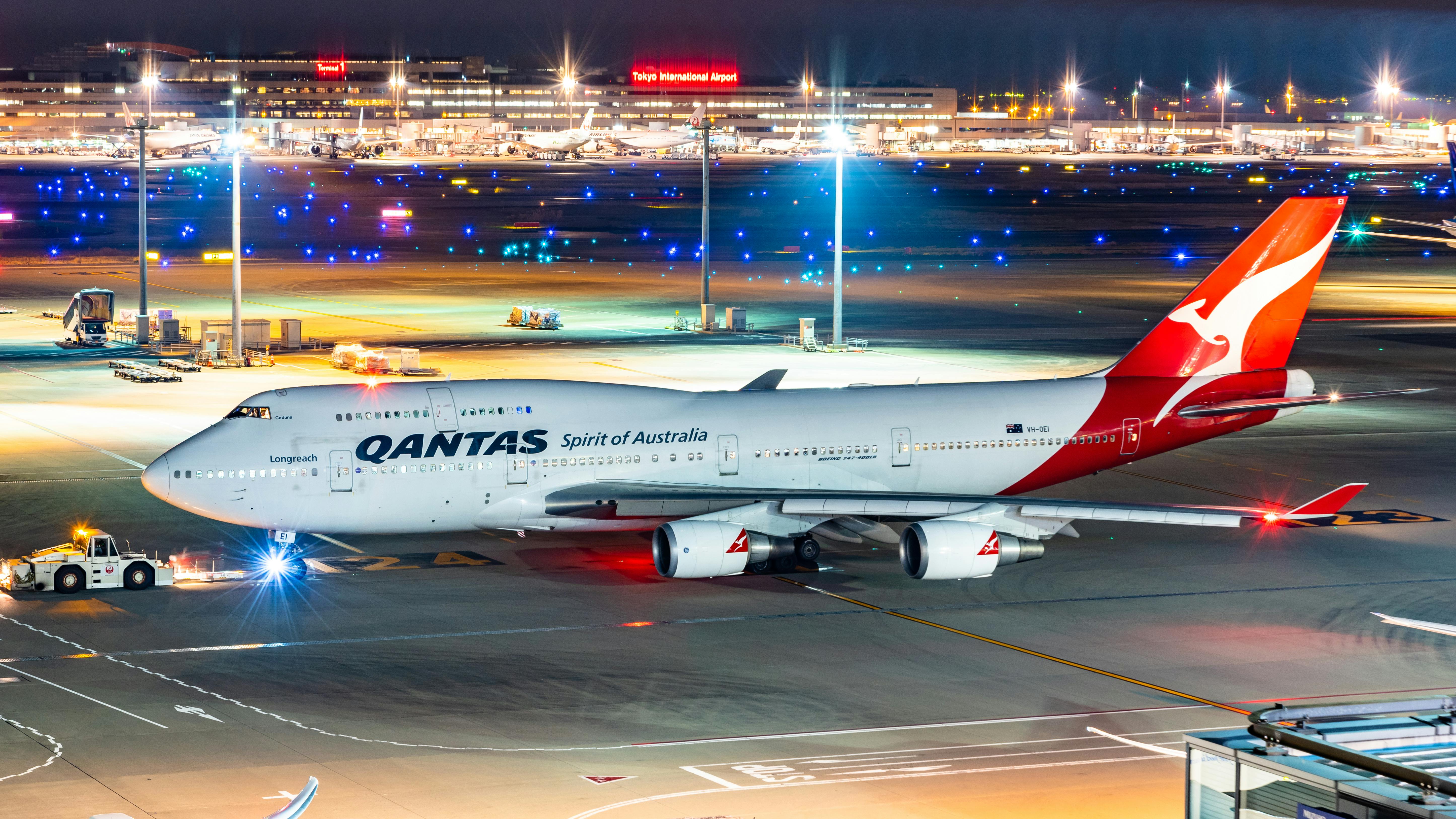 Free stock photo of airport night, boeing 747, qantas