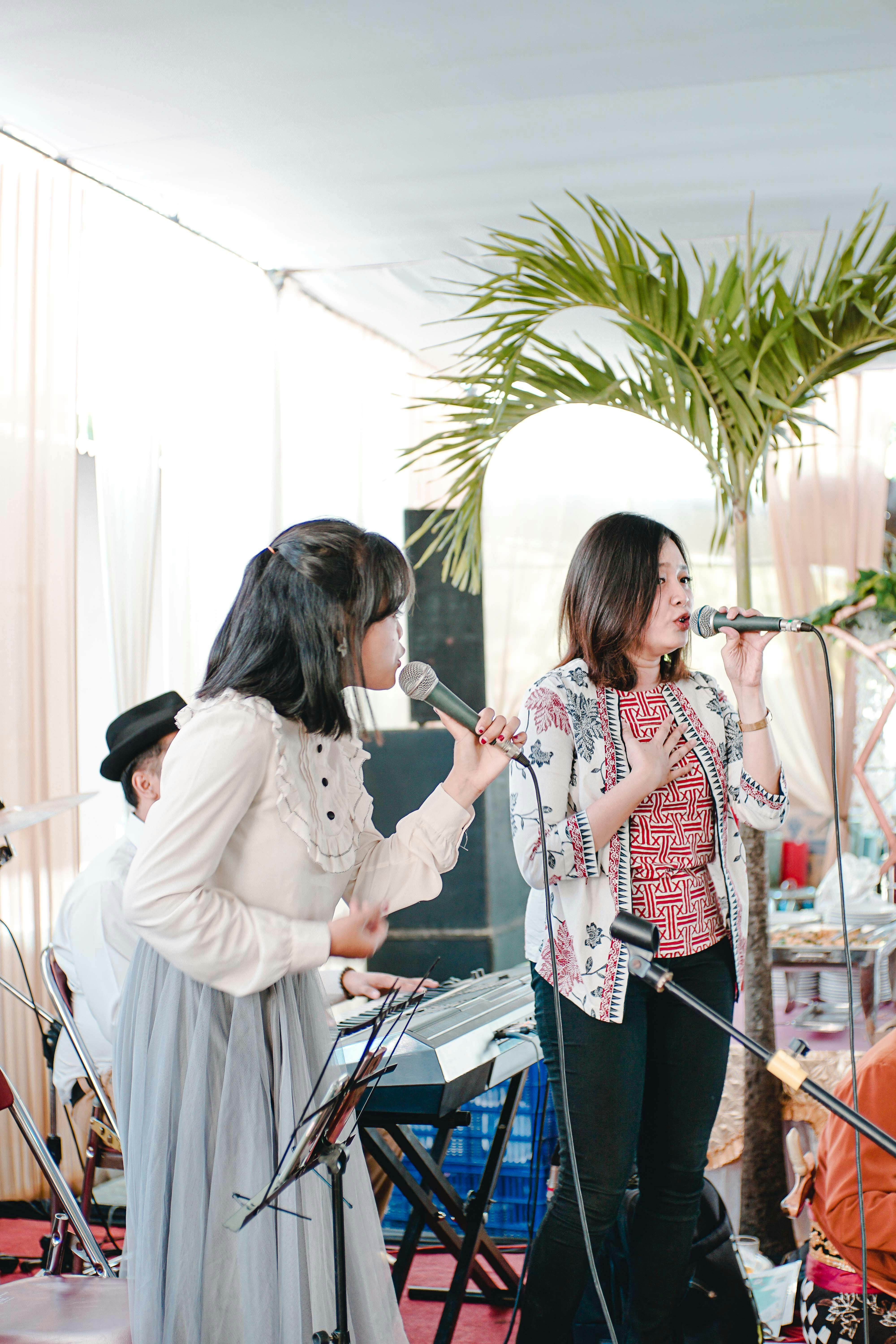 Women Singing · Free Stock Photo