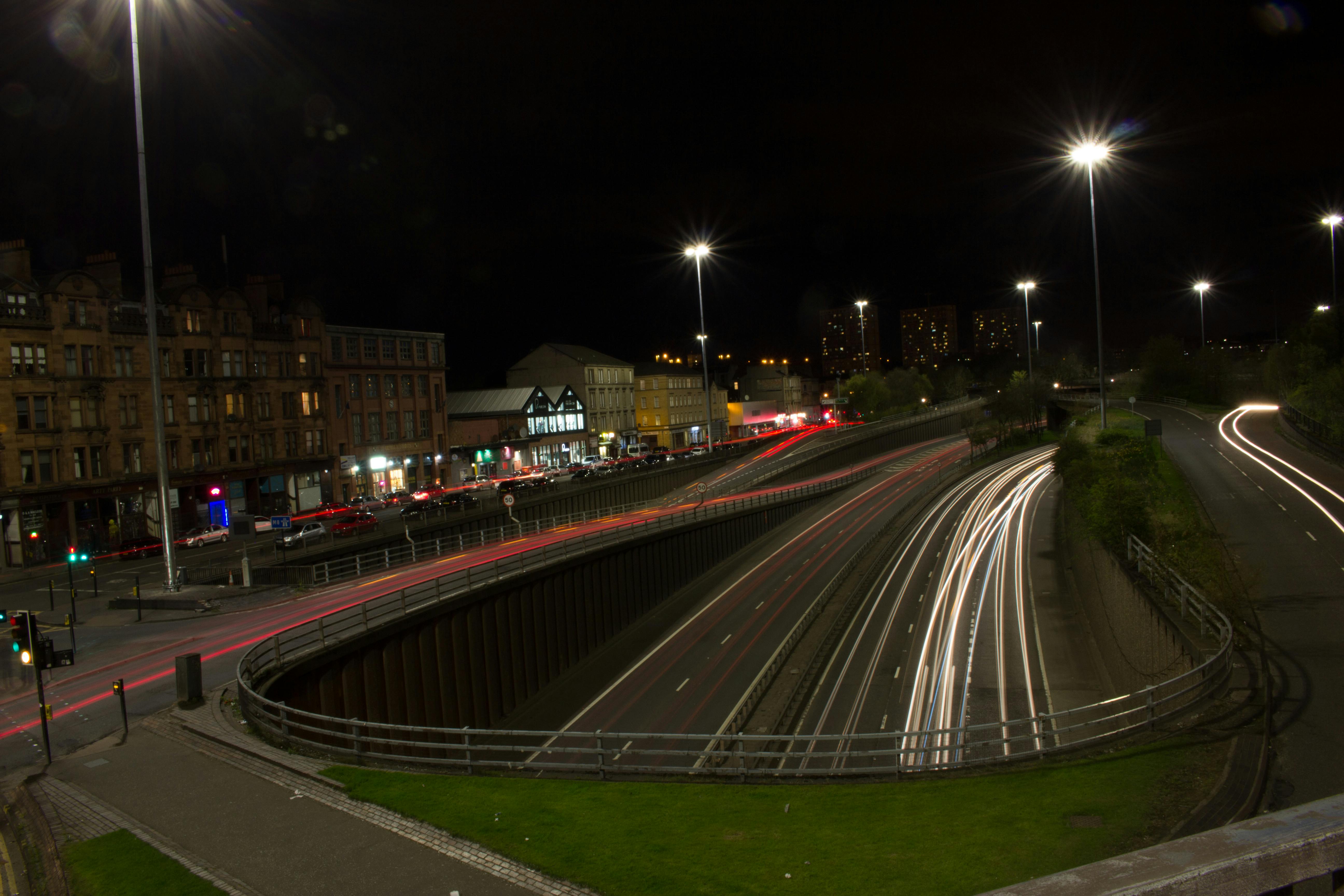 Kostenloses Foto zum Thema: autobahn, autos, beleuchtung