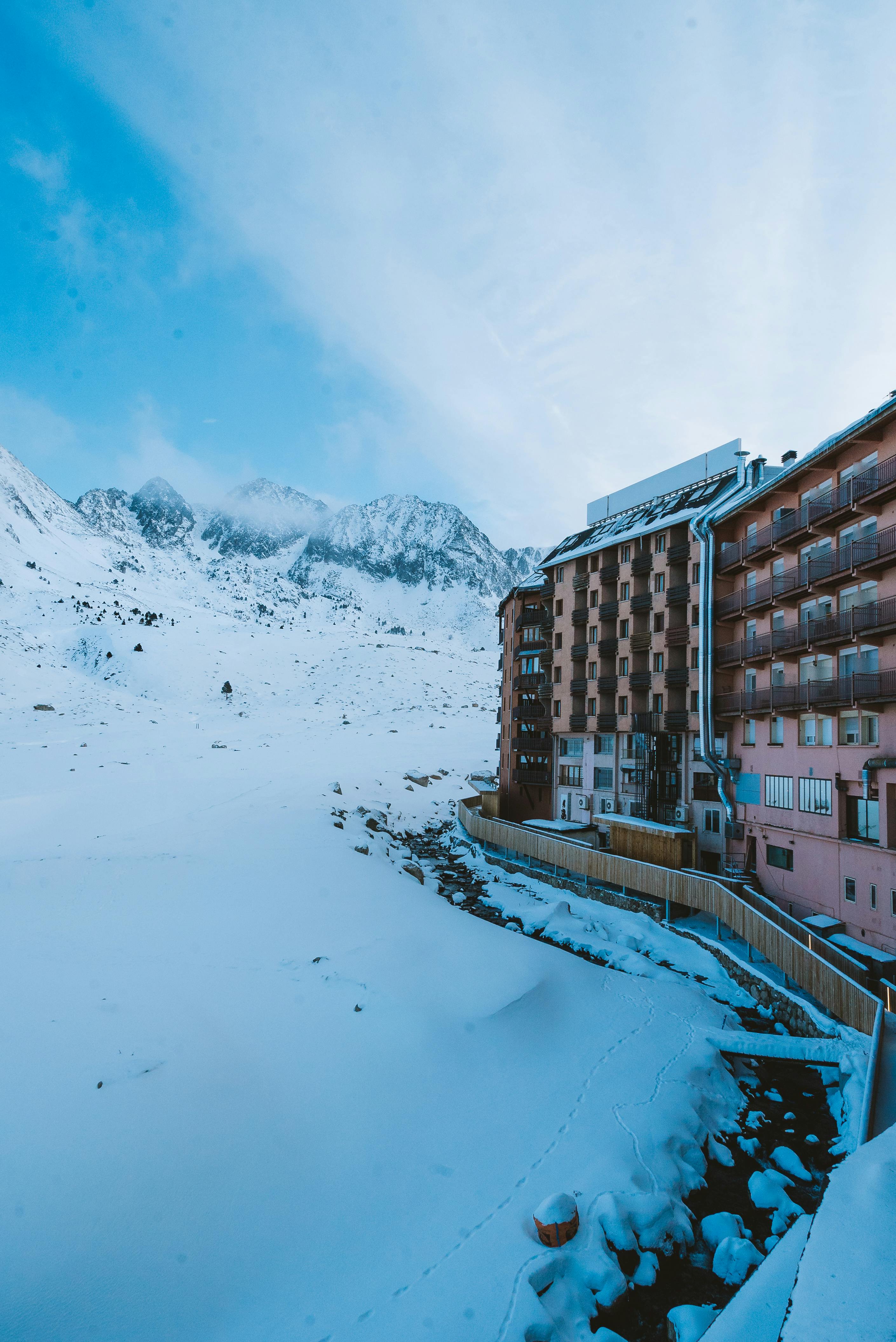 Resort hotel in snowy mountains · Free Stock Photo