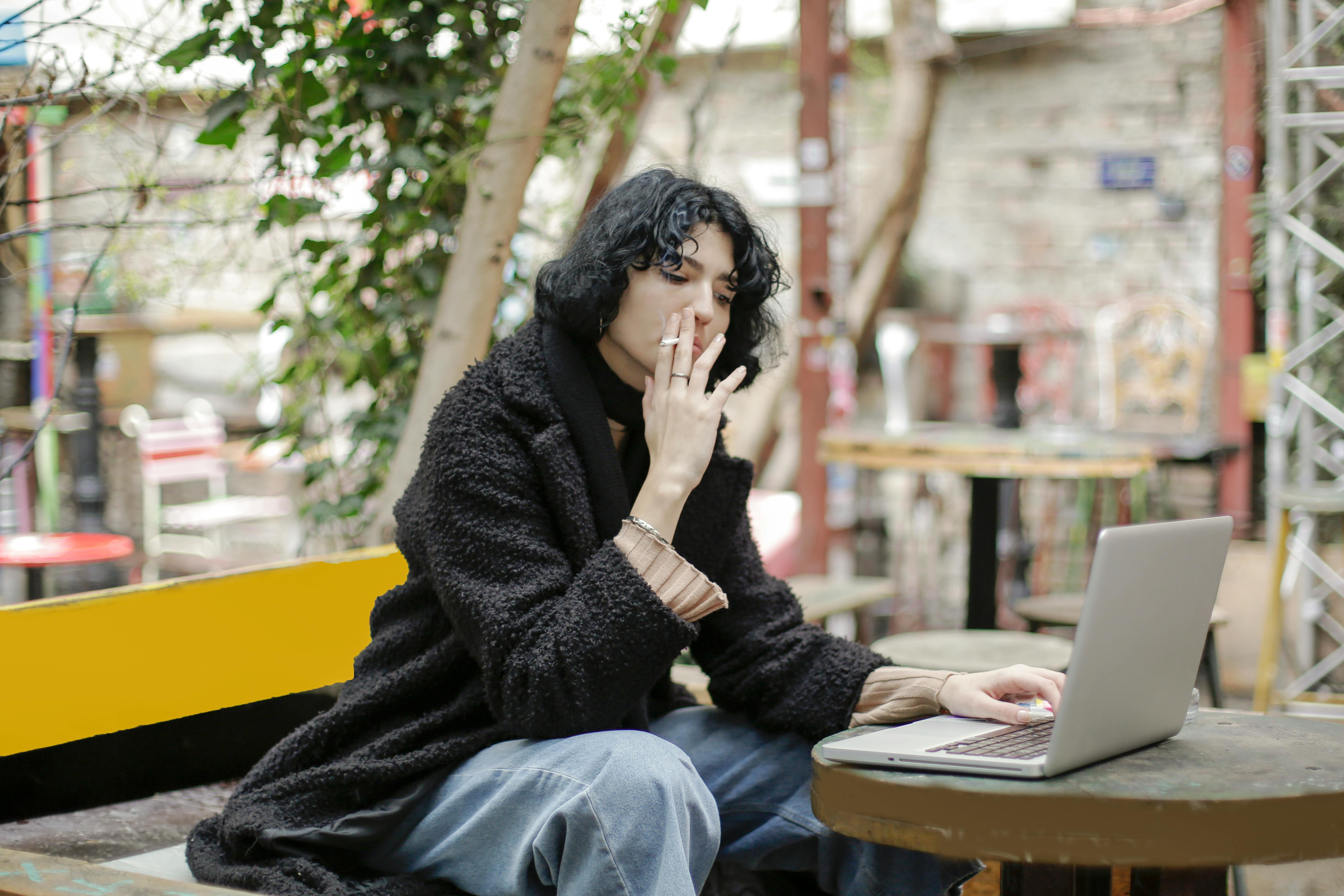 Business Women Cigarette Break Photos, Download The BEST Free Business ...