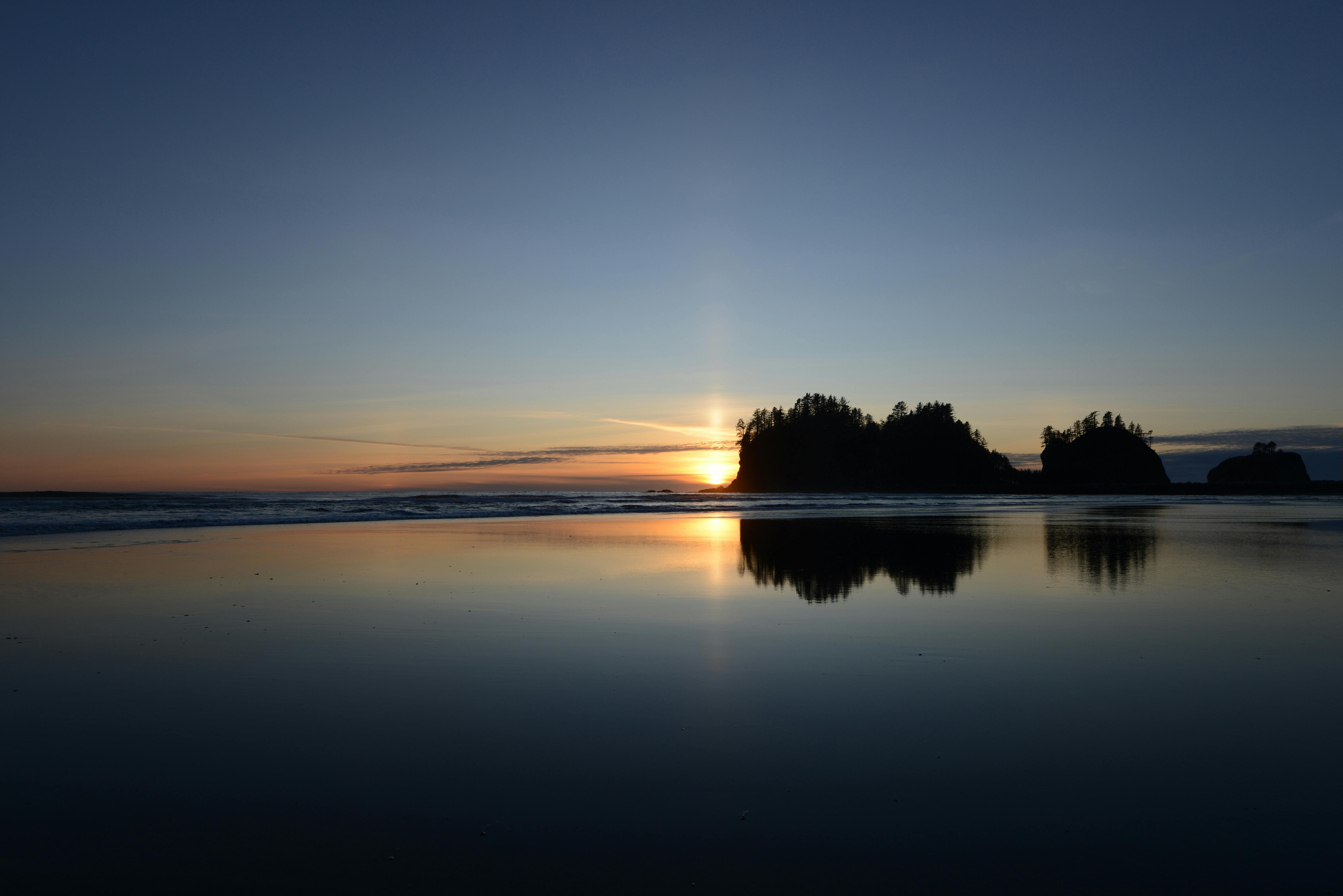 Seashore With Sea Waves during Daytime · Free Stock Photo