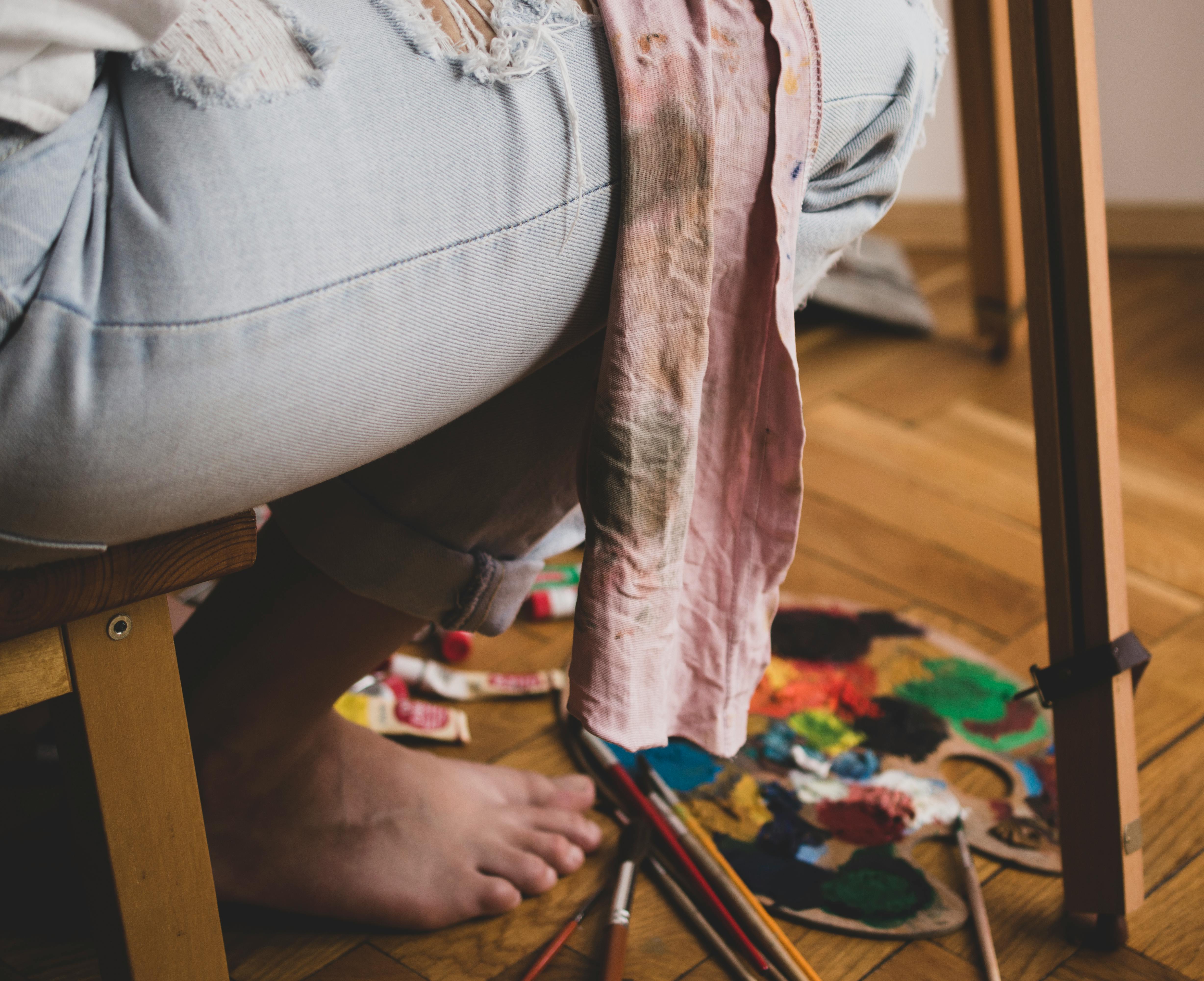 Easel Legs Photos, Download The BEST Free Easel Legs Stock Photos & HD ...