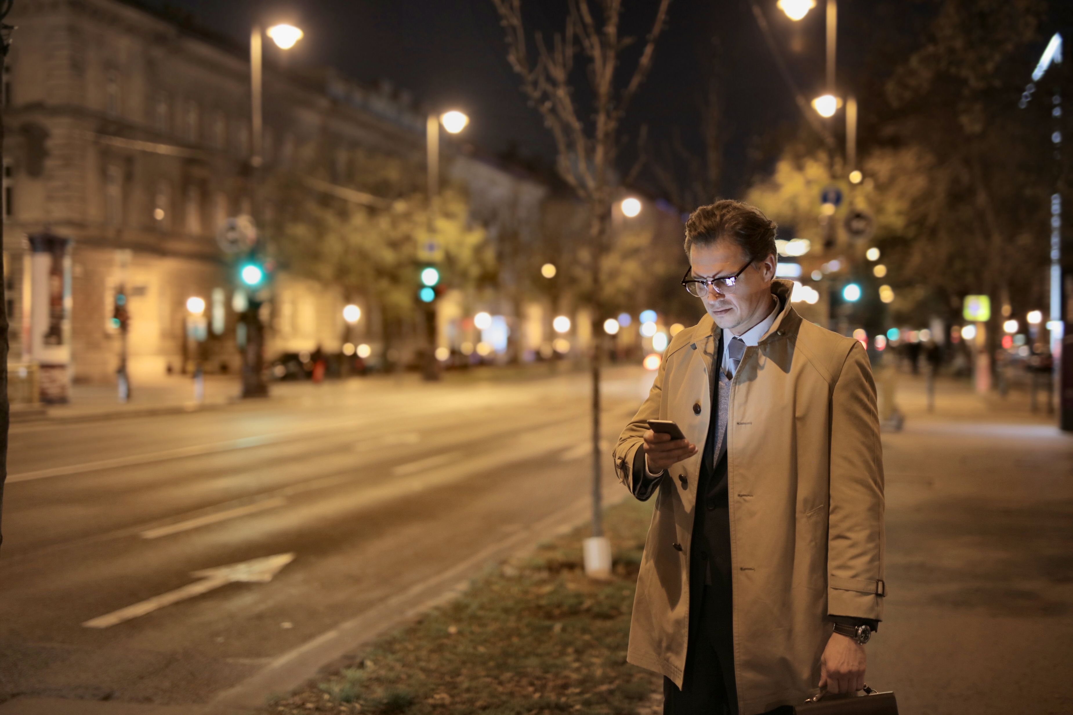 52,969+ Best Free Using phone at night Stock Photos & Images · 100% ...