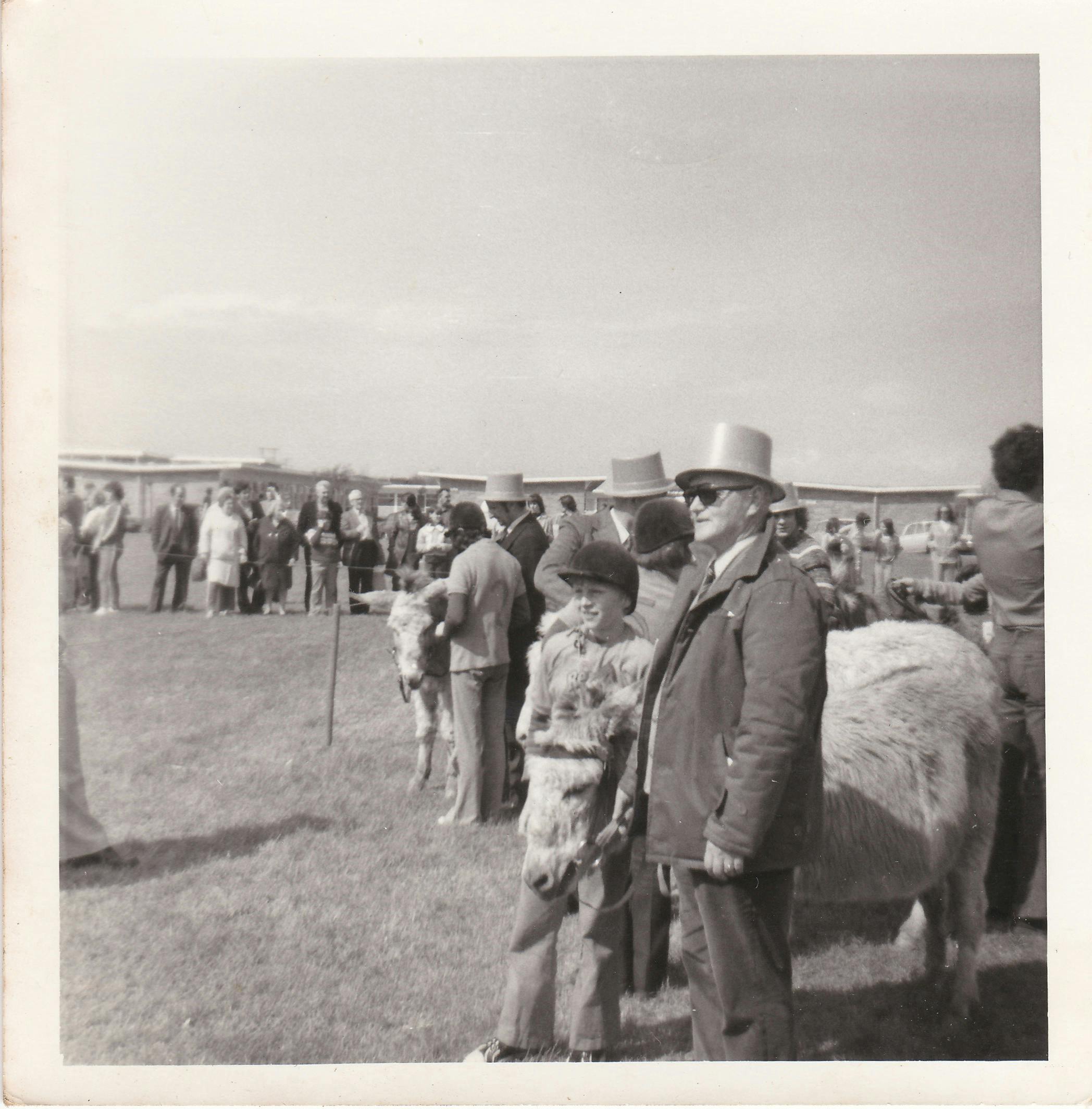 Vintage Crowd Photos, Download The BEST Free Vintage Crowd Stock Photos ...