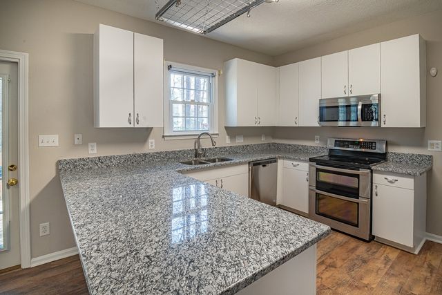 White Kitchen Cabinets with Granite Countertops Ideas