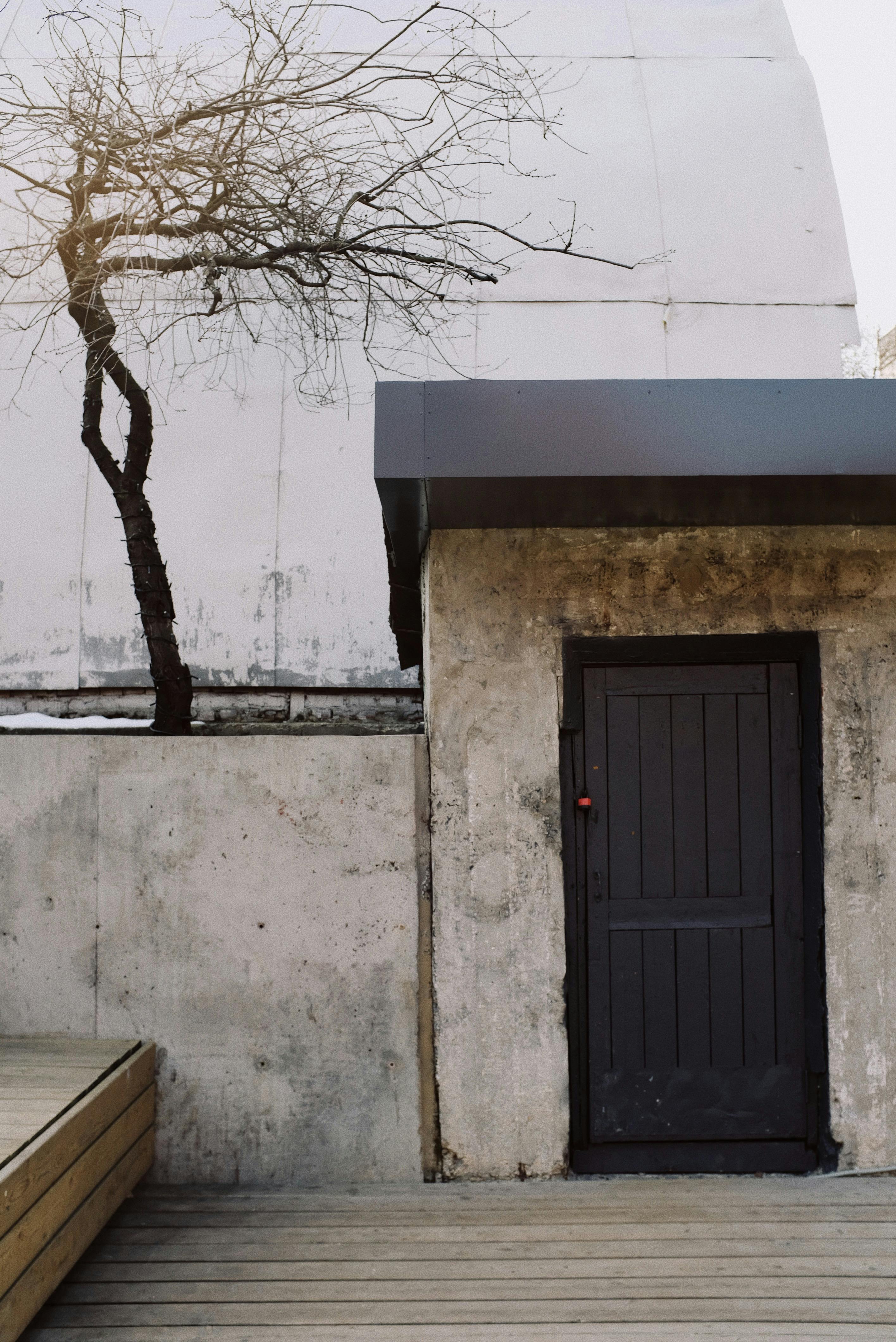 Exterior entrance of residential building · Free Stock Photo