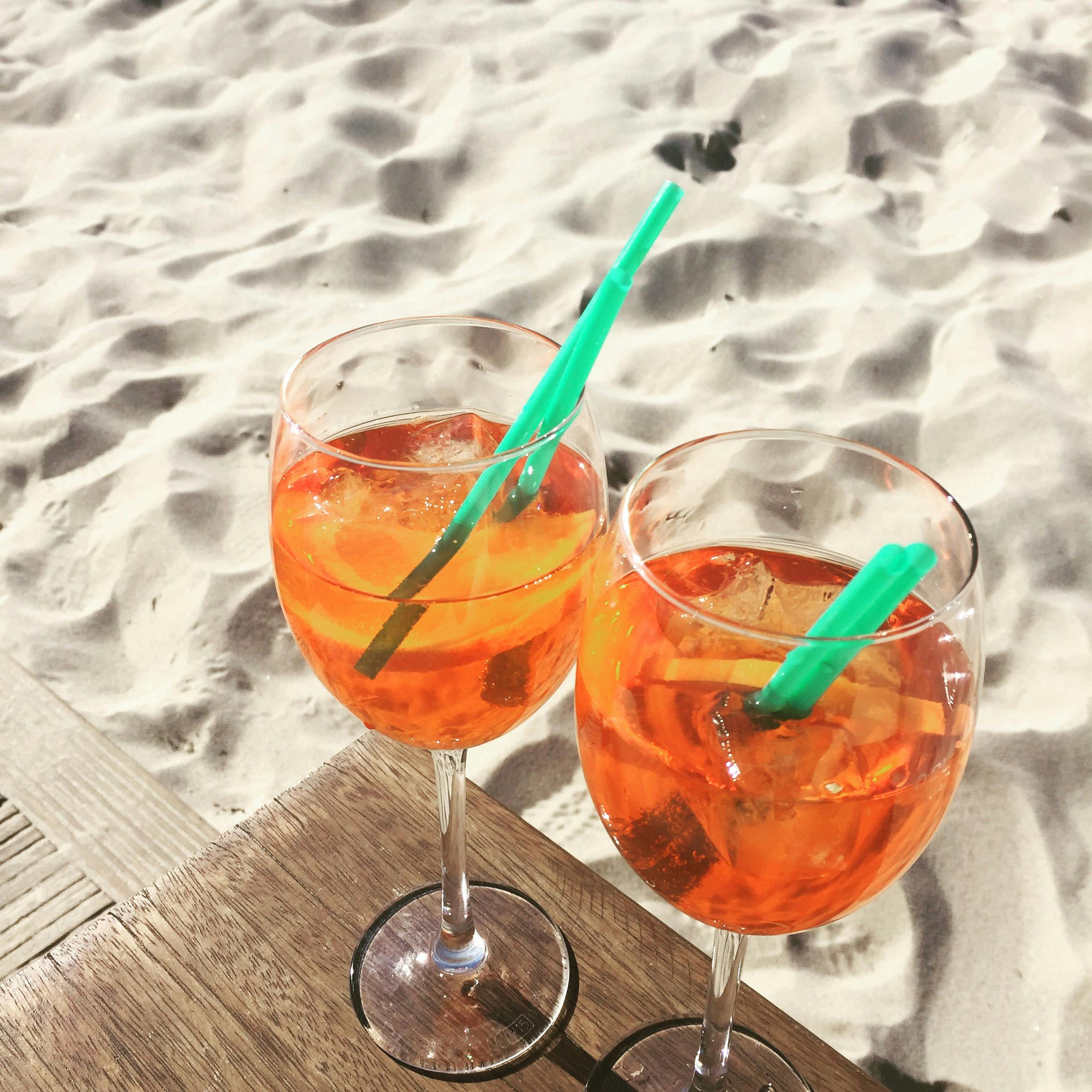 Photo gratuite de aperol spritz, boissons, plage