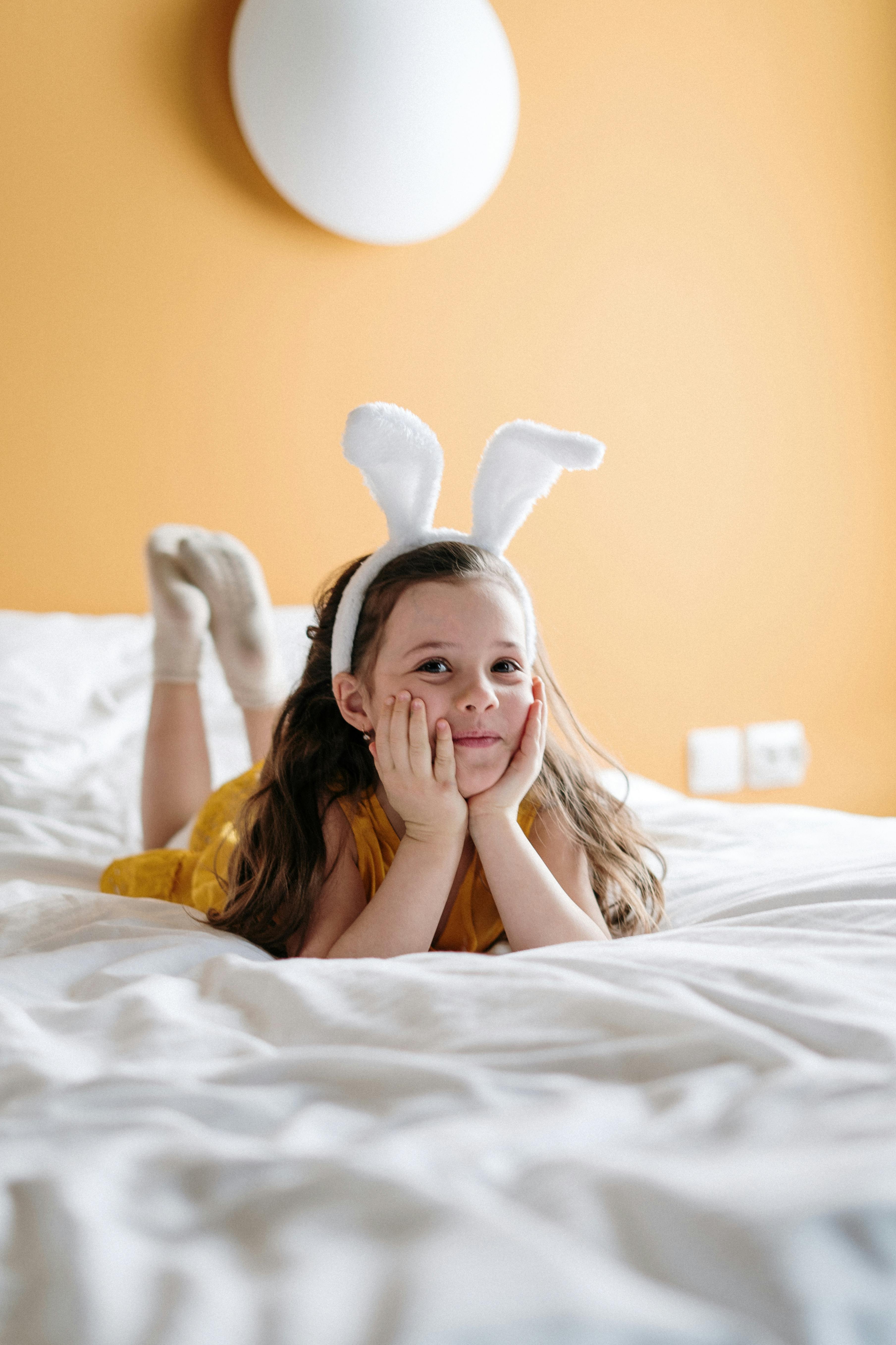 Laying In Bed Photos, Download The BEST Free Laying In Bed Stock Photos ...