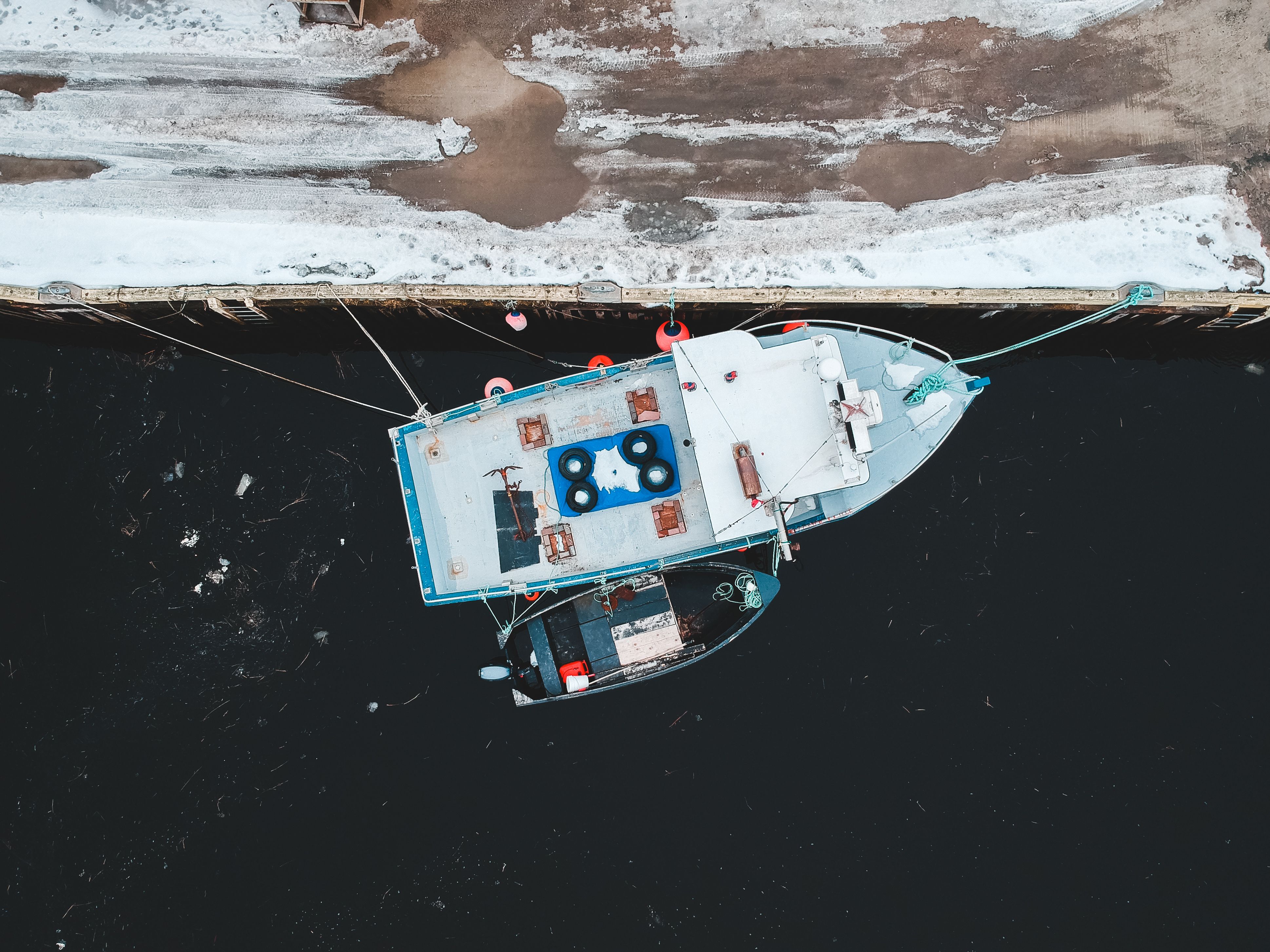 Boats at snowy port in bay · Free Stock Photo