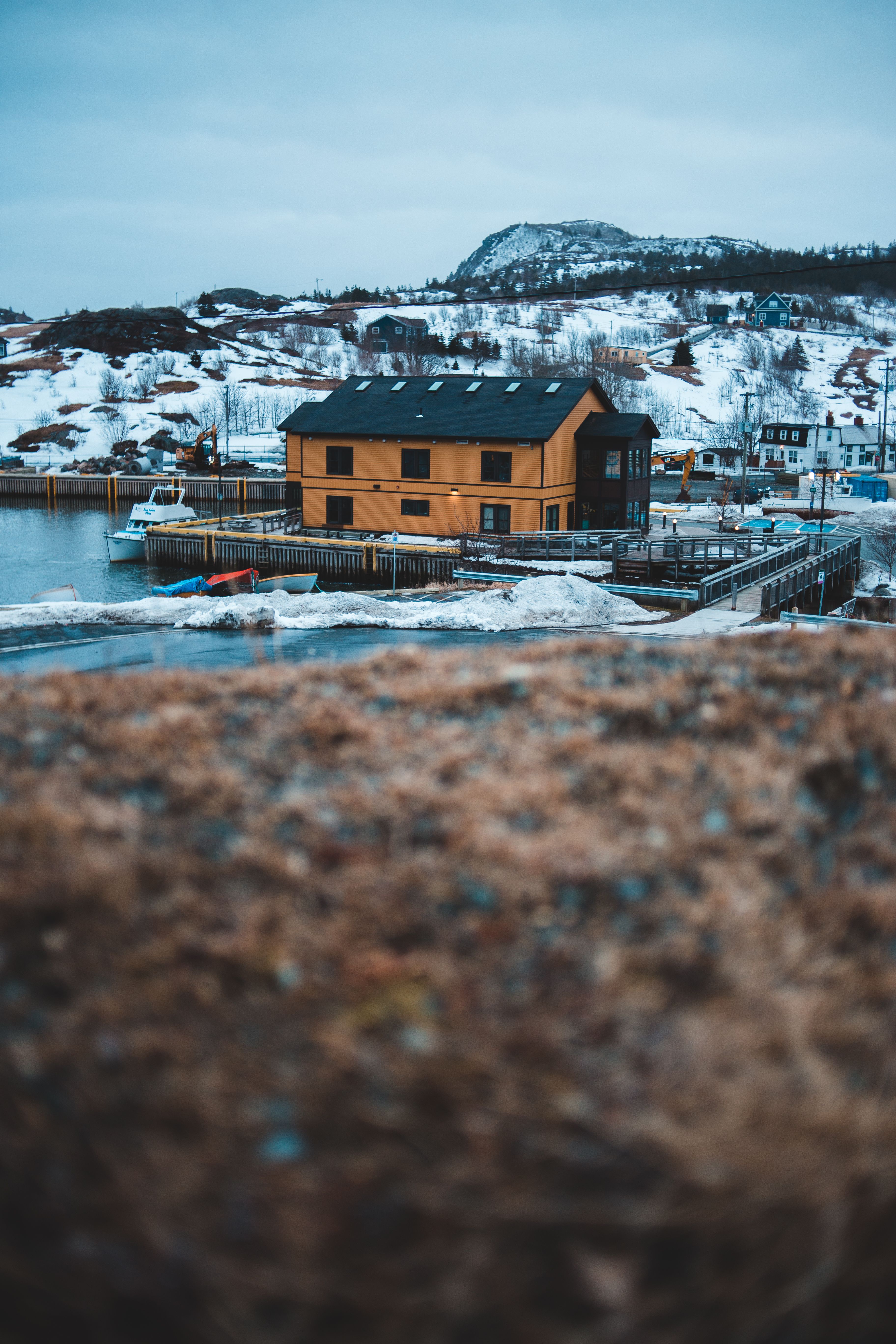 Brown House Beside Body of Water · Free Stock Photo