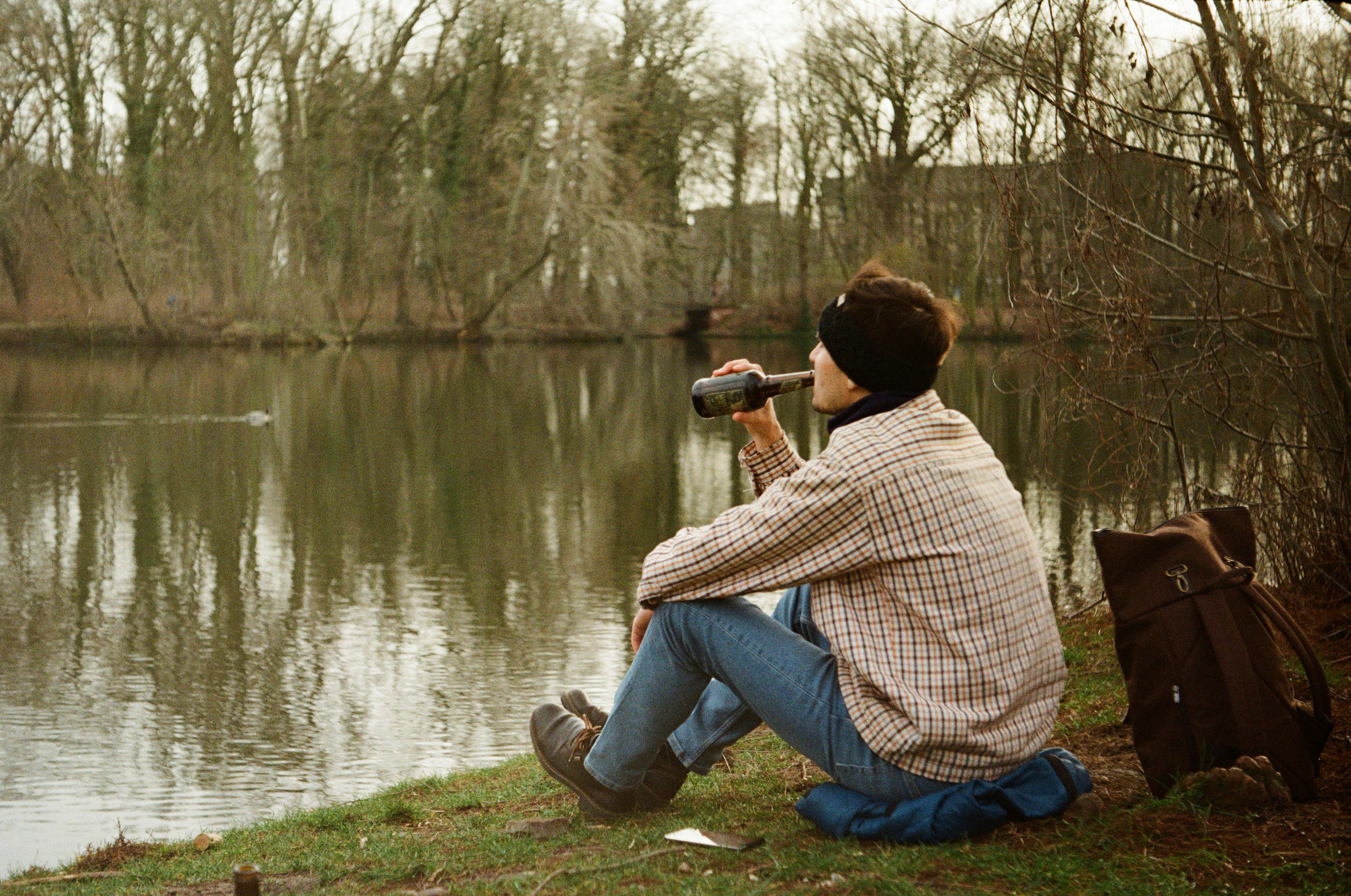 Chilling In Autumn Photos, Download The BEST Free Chilling In Autumn ...