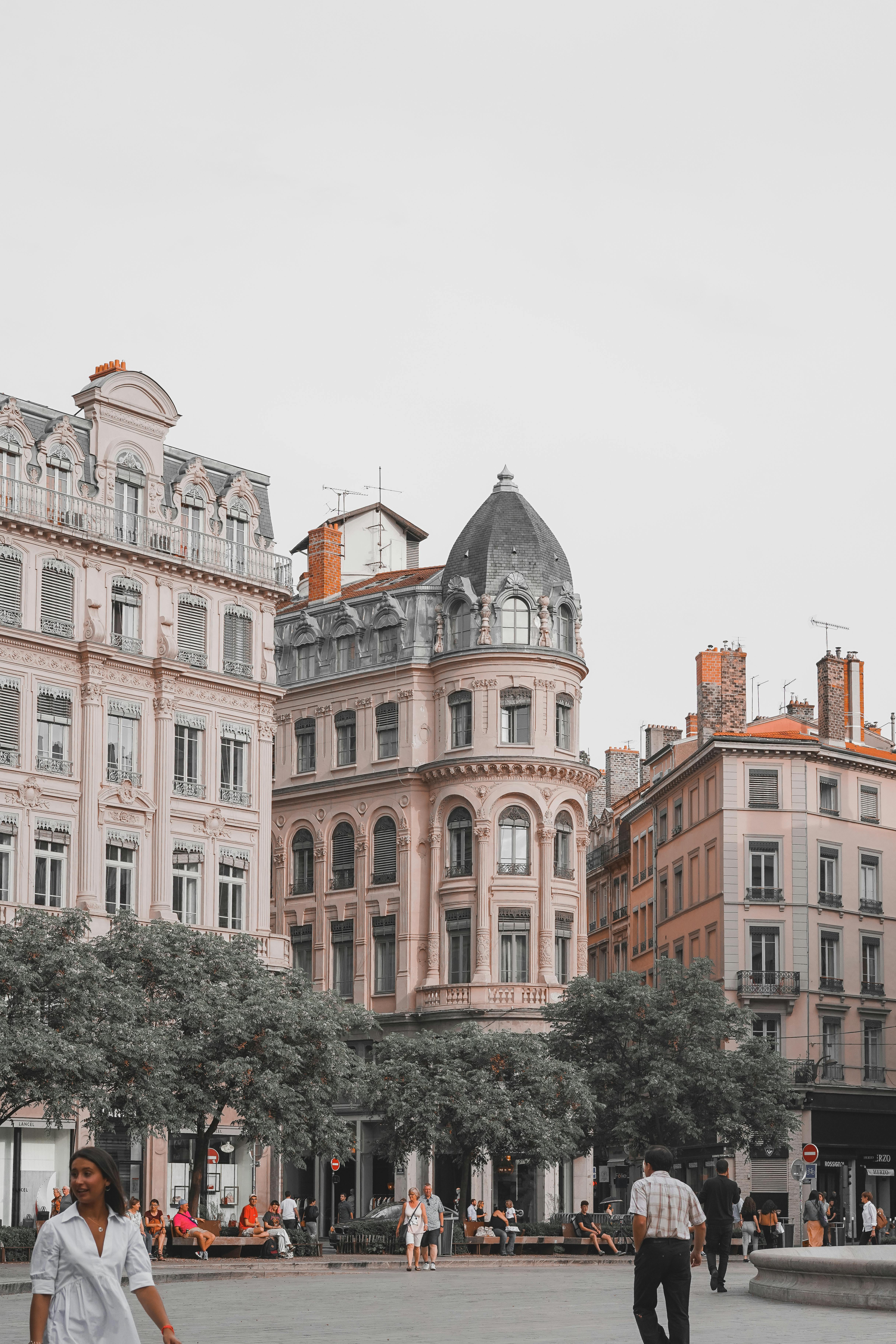 Square in front of Residential Buildings · Free Stock Photo