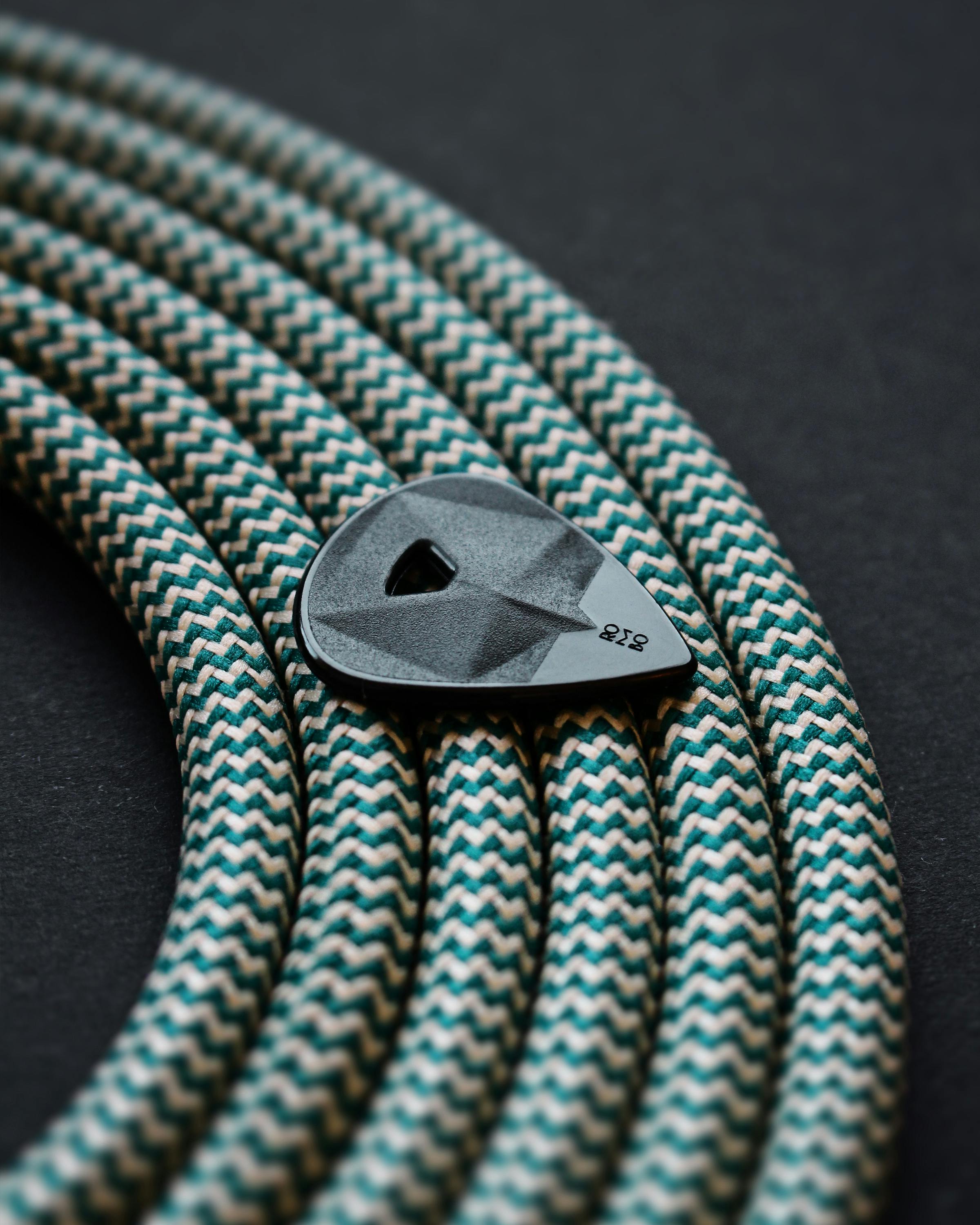 Plectrum on Rolled Wire · Free Stock Photo