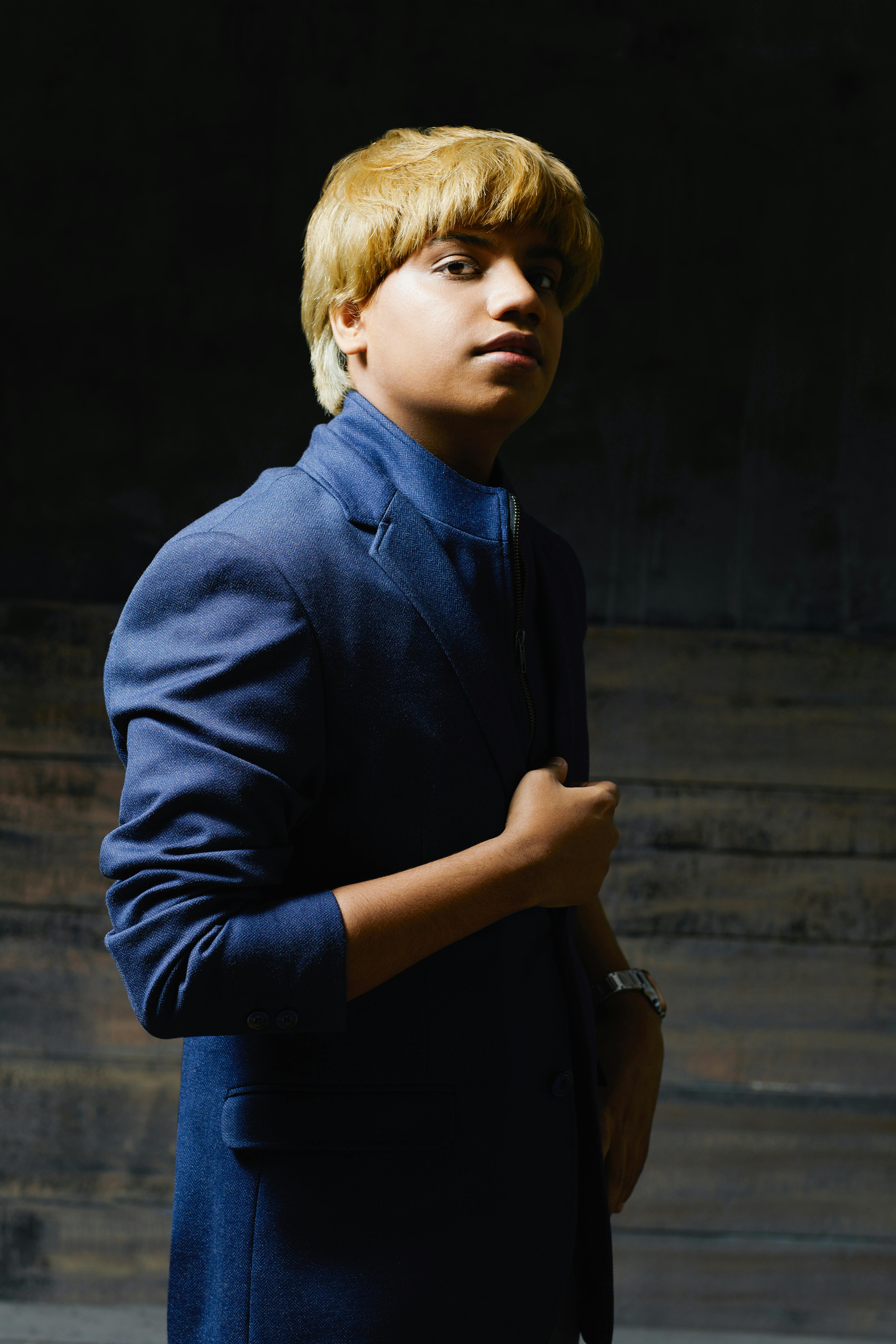 Man In Zwart Pak · gratis stockfoto