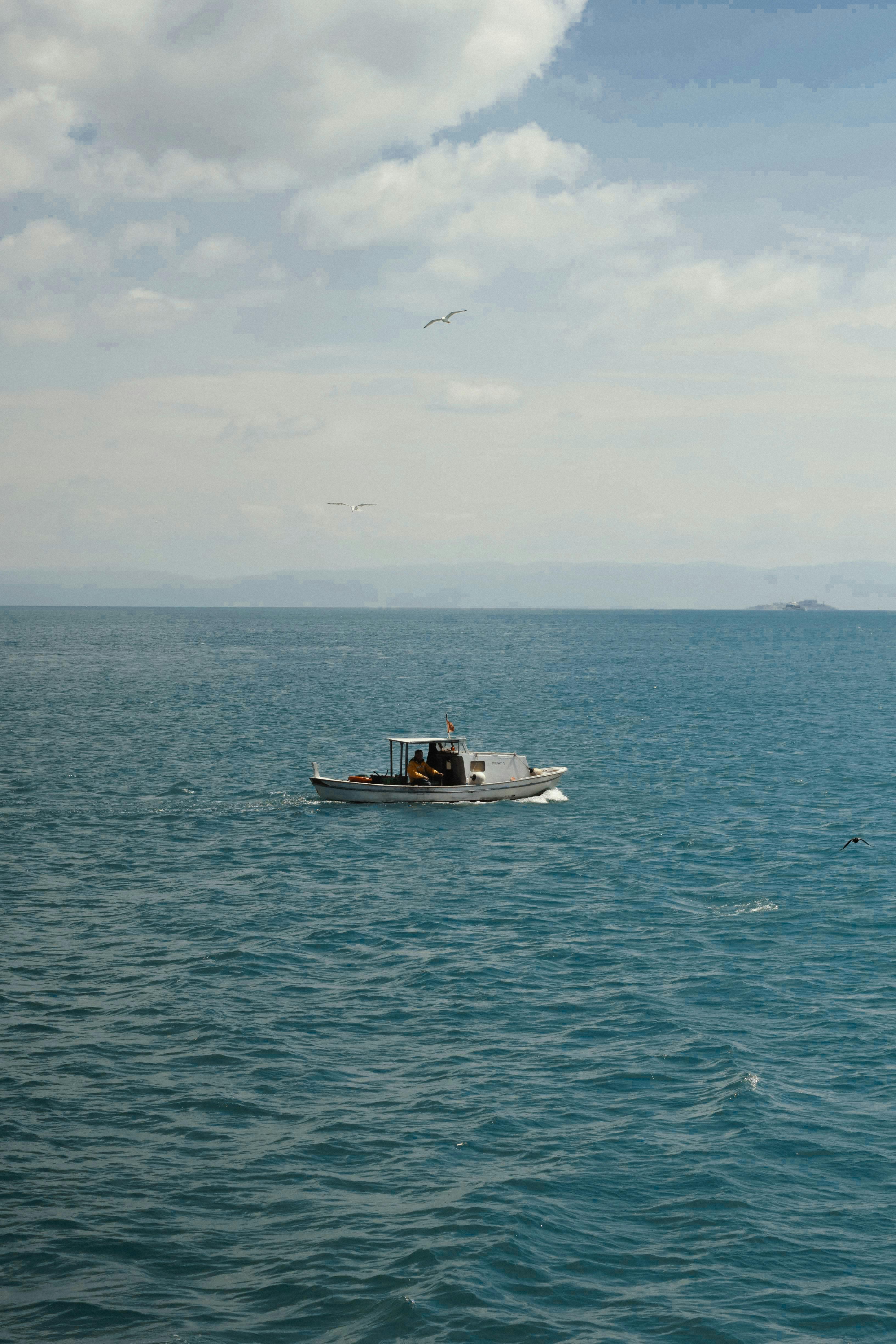 Small Boat On The Ocean Photos, Download Free Small Boat On The Ocean ...