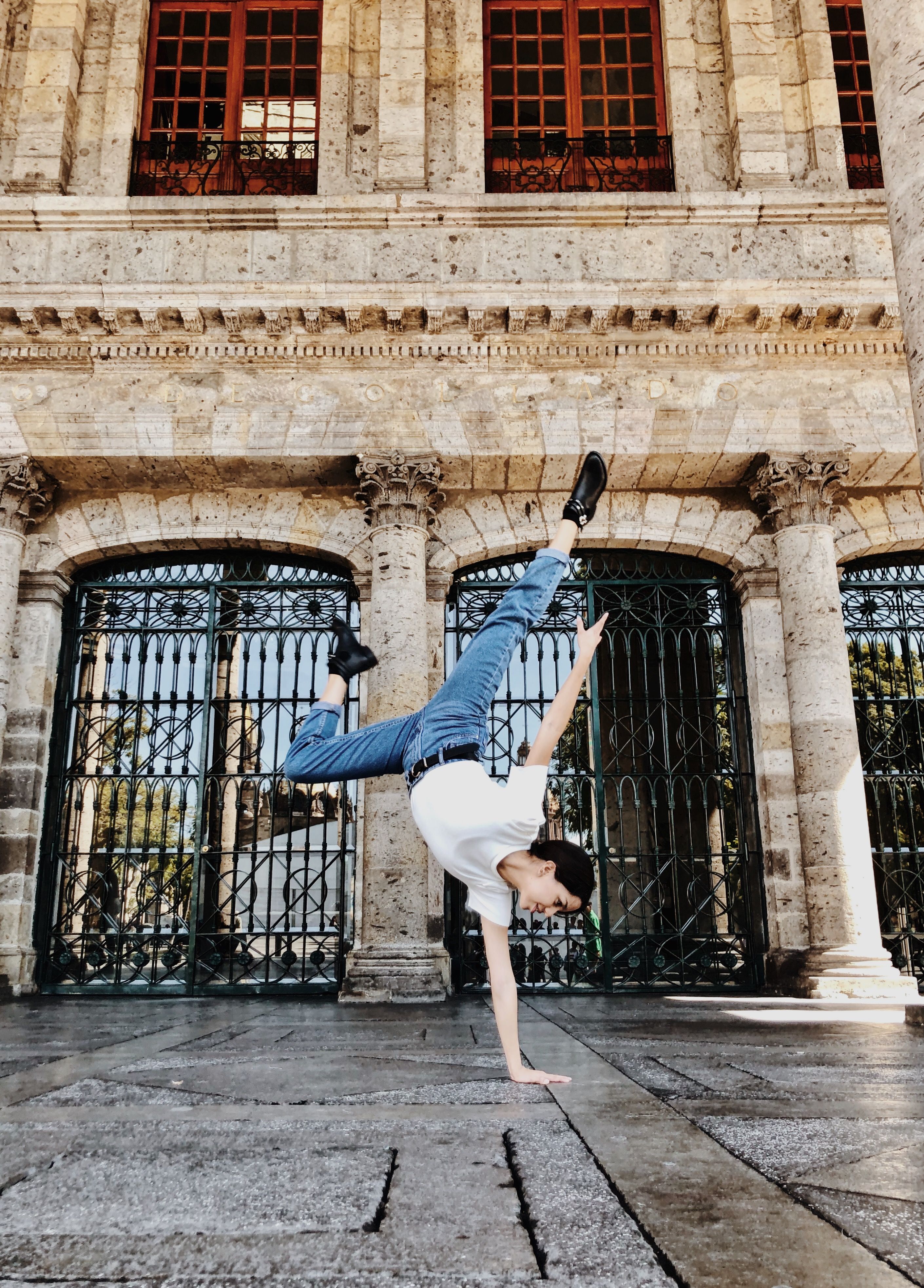 photo-of-woman-doing-handstand-free-stock-photo