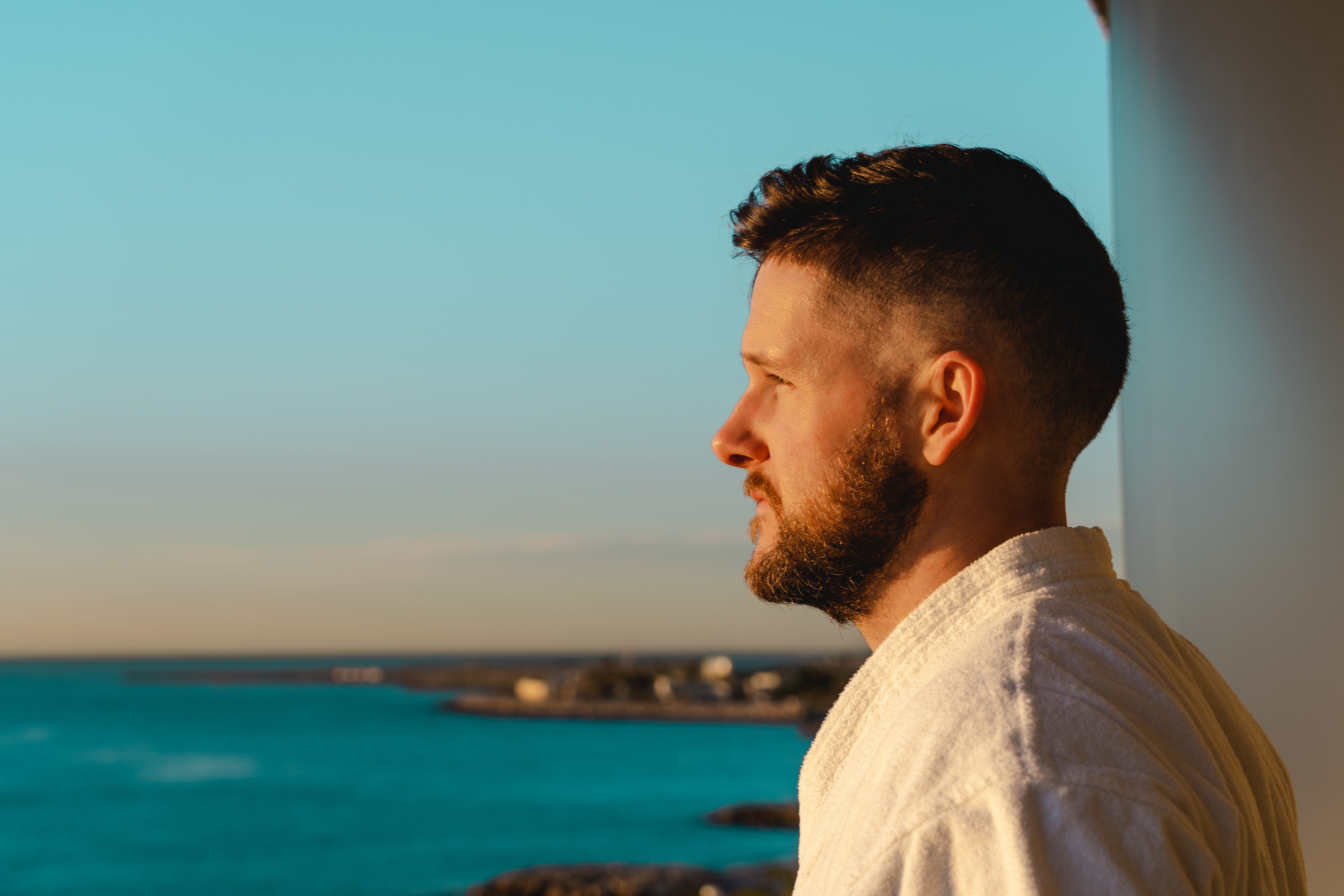 A Man Looking at the Ocean View · Free Stock Photo