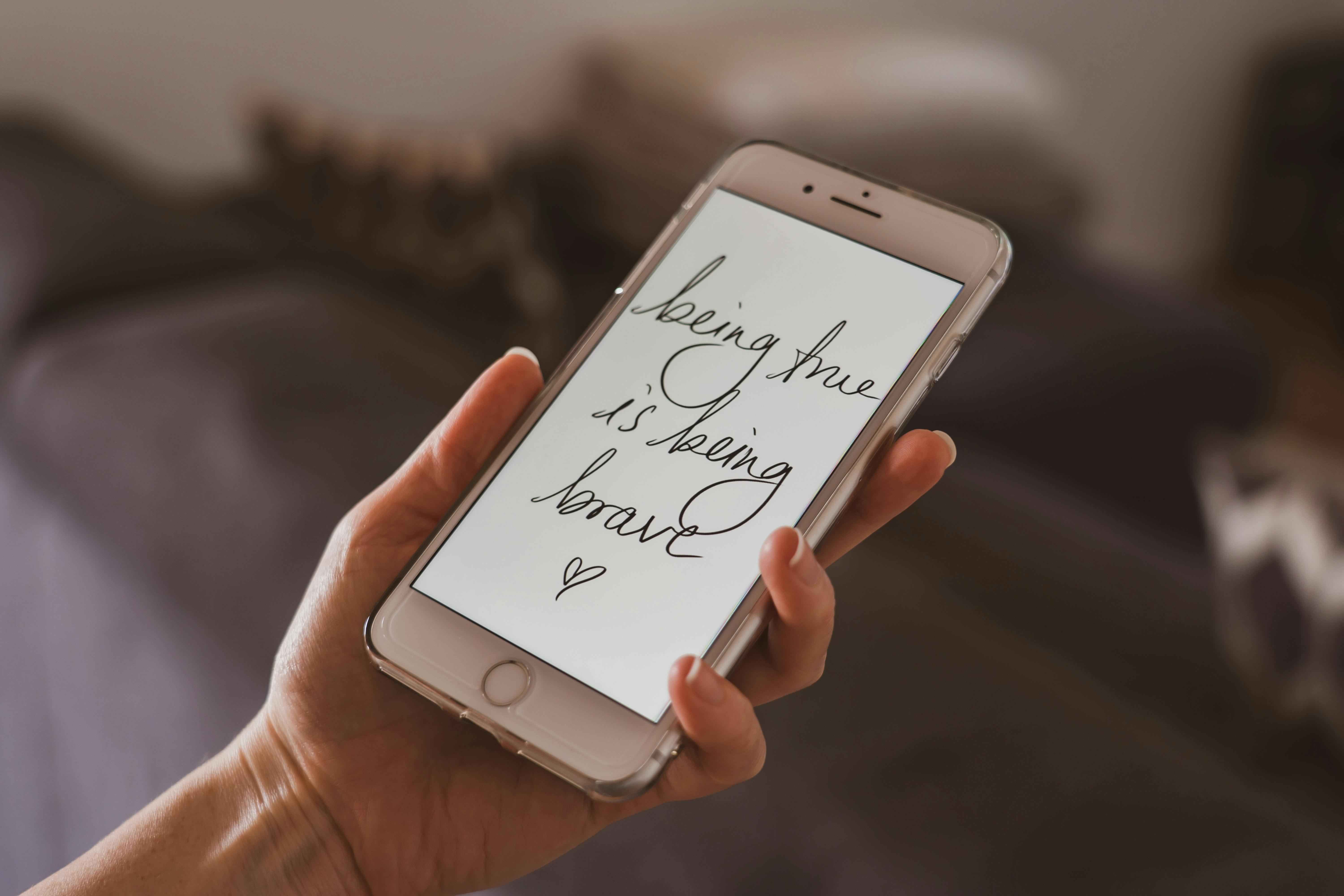 Woman Using Ipad · Free Stock Photo