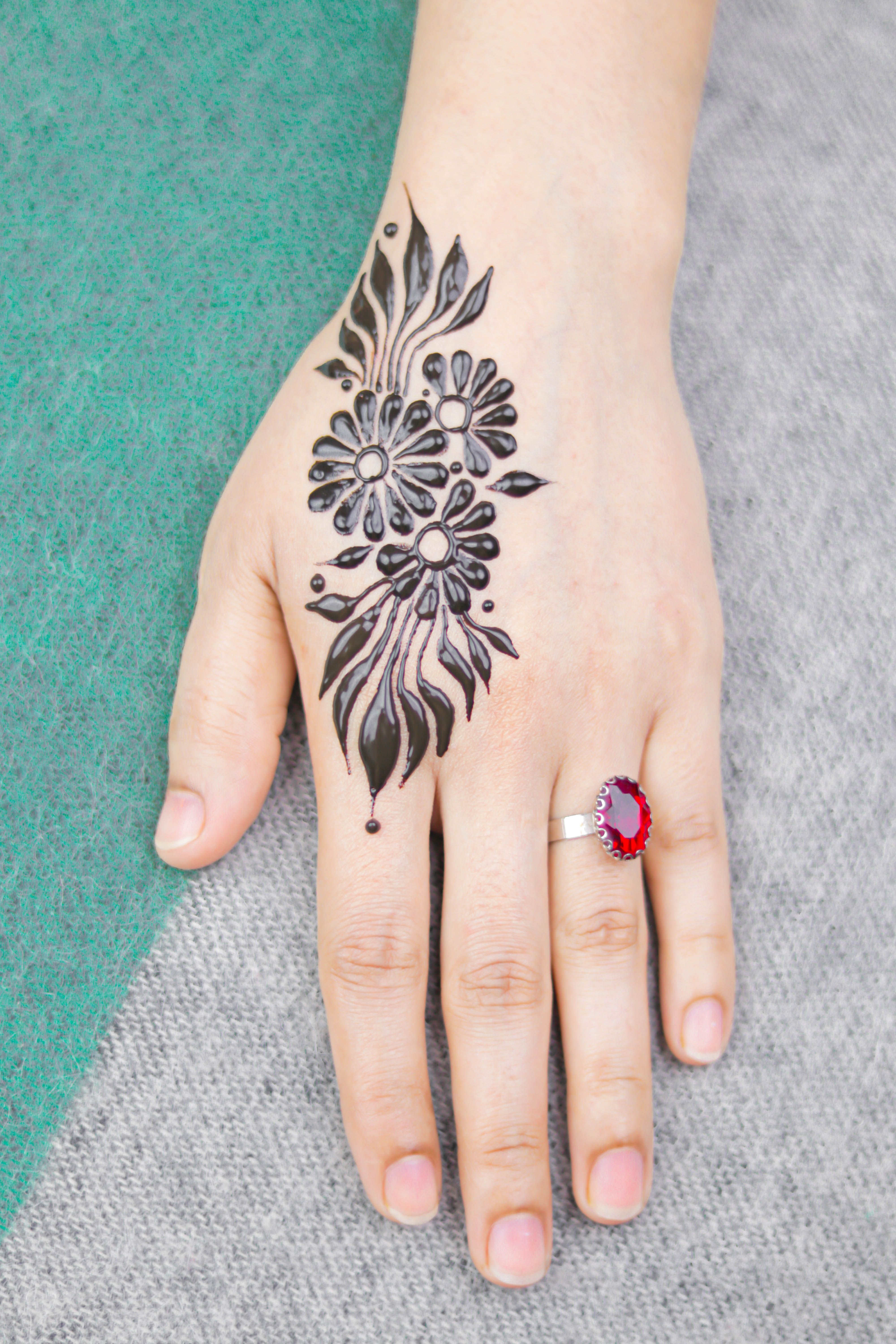 Woman Wearing Sports Bra Having a Henna Tattoo · Free Stock Photo