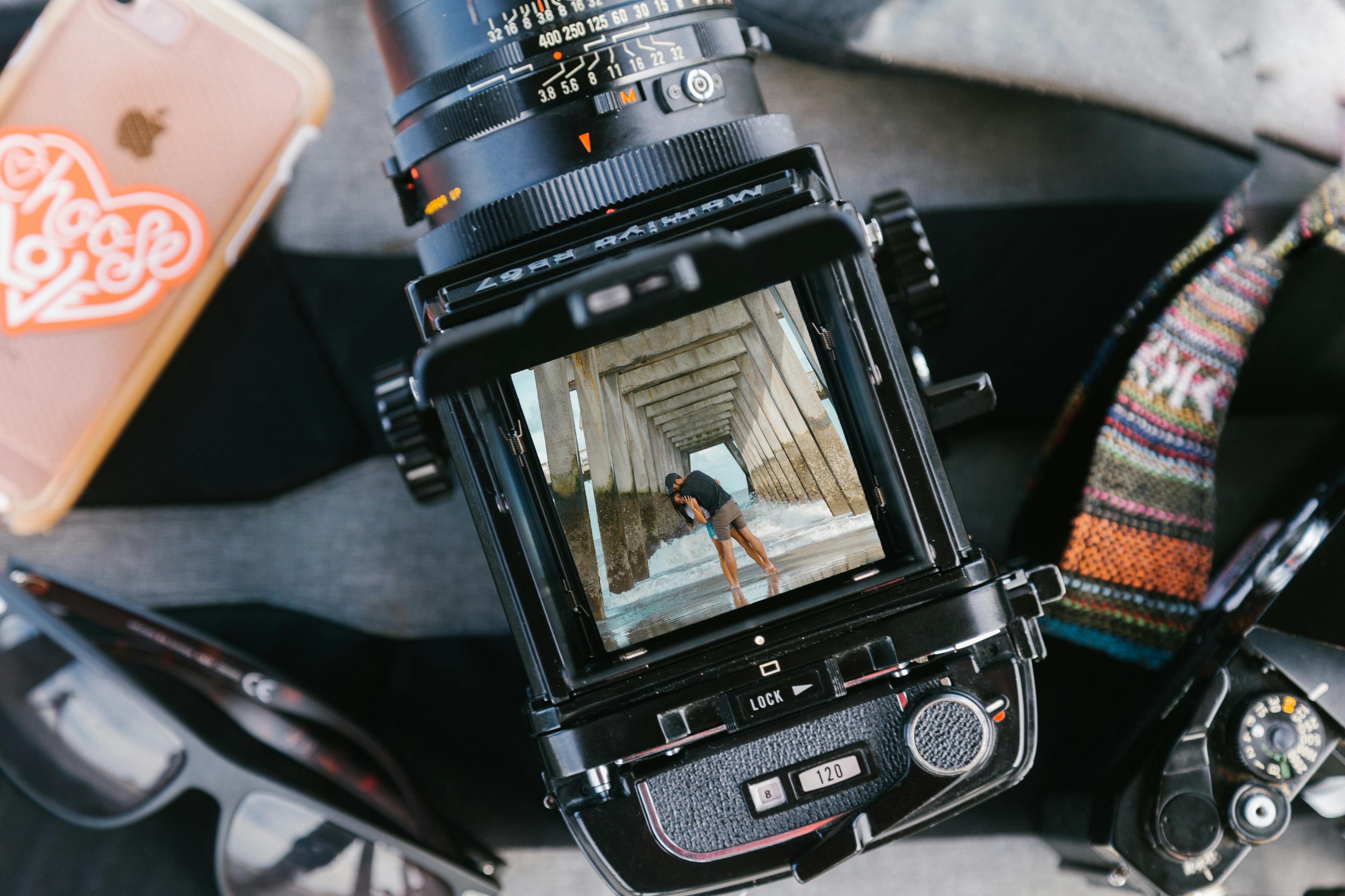 Romantic Couple Through the Viewfinder of a Camera · Free Stock Photo