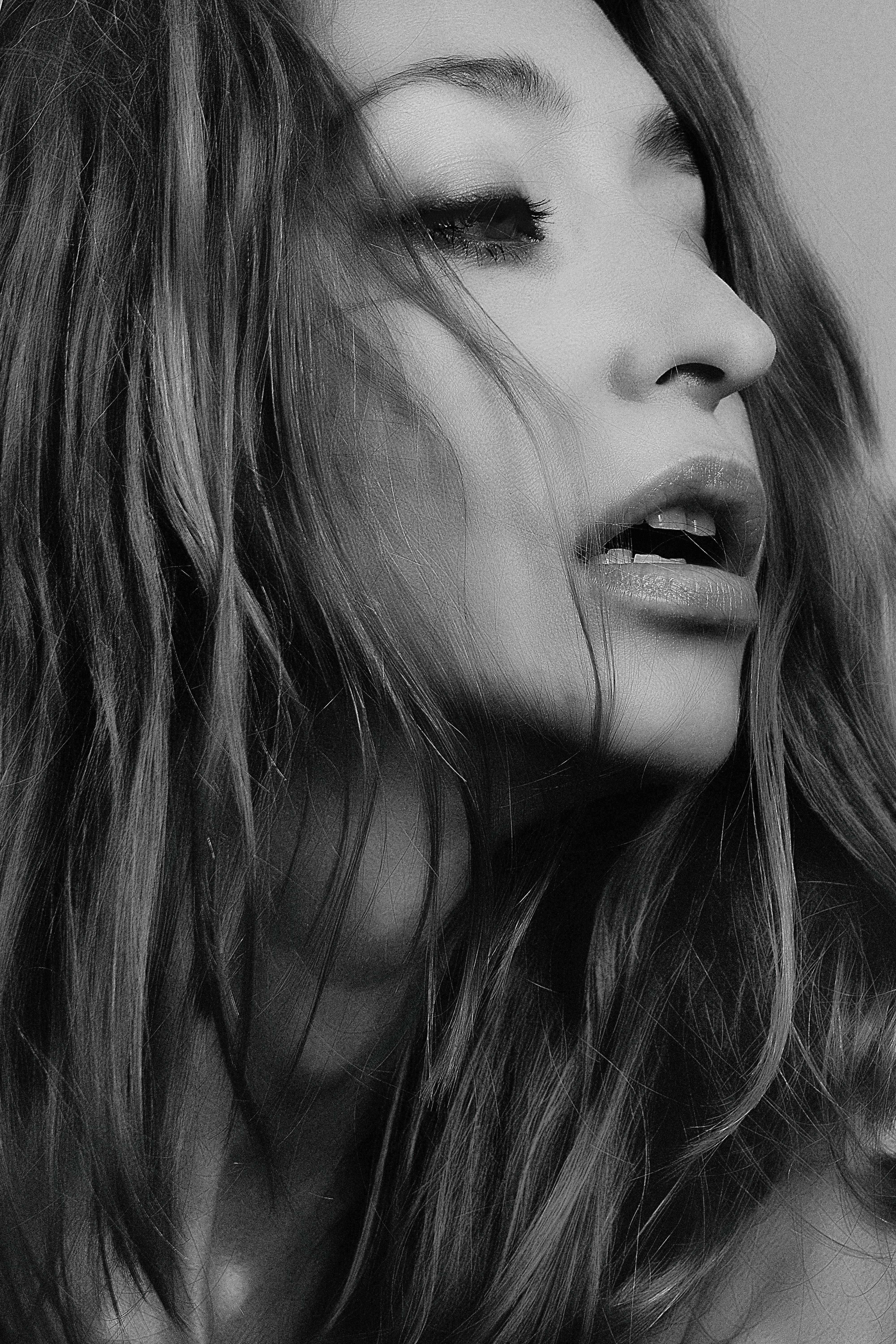 Beautiful Woman Looking Afar · Free Stock Photo