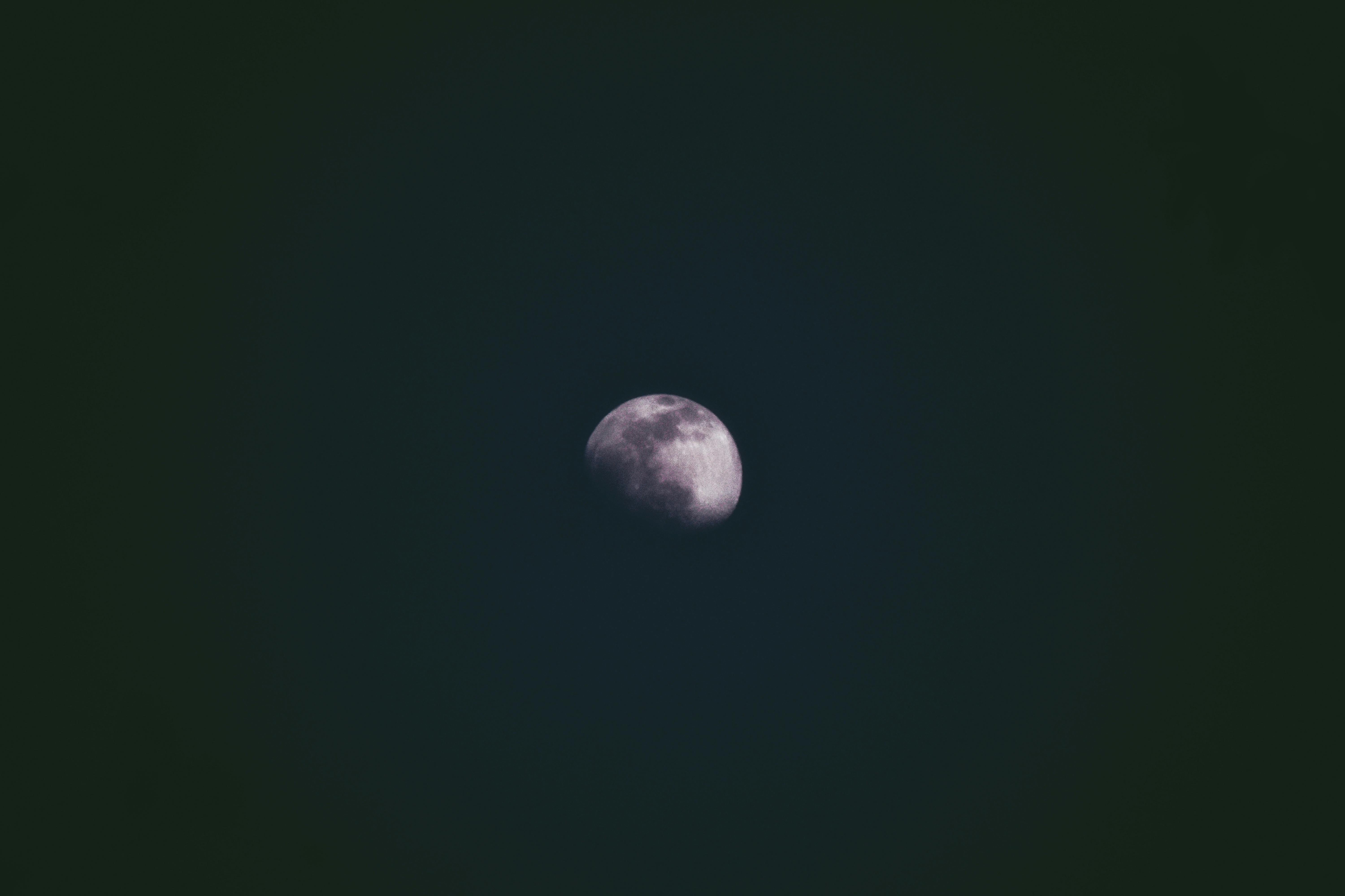 White moon in dark starless sky · Free Stock Photo