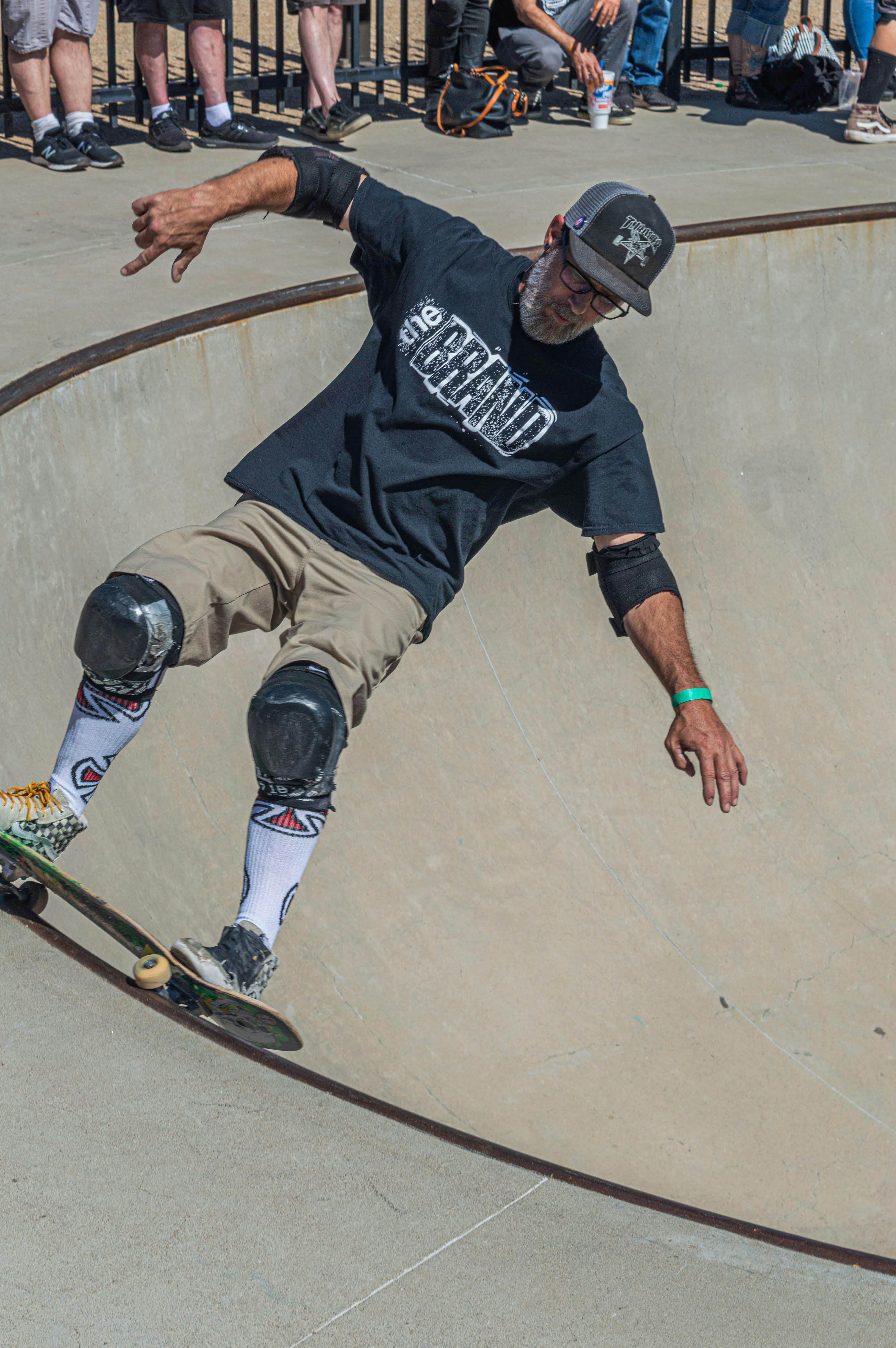 Adult skater doing skateboarding in skatepark · Free Stock Photo