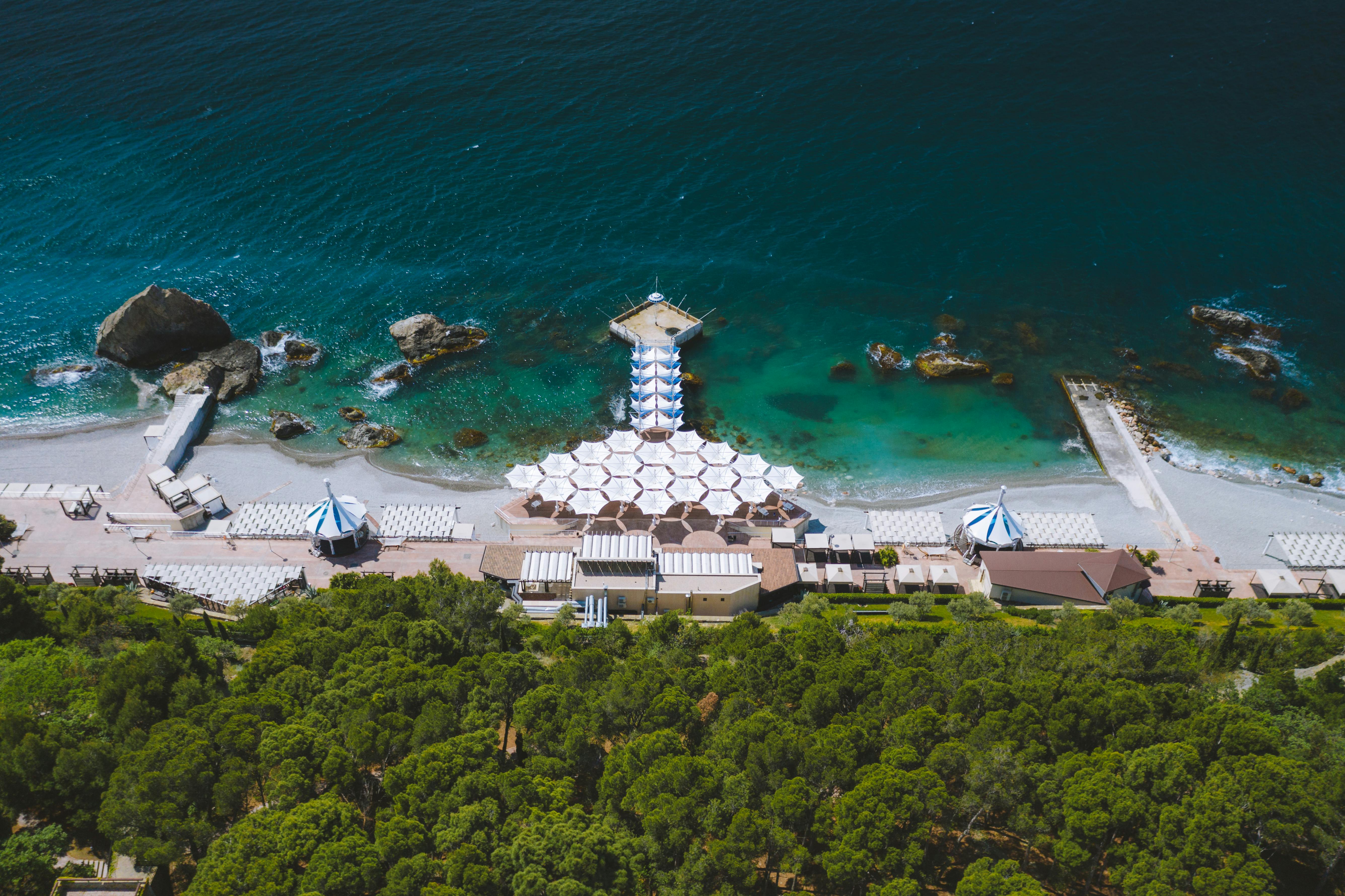 Aerial View of a Resort on the Beach · Free Stock Photo
