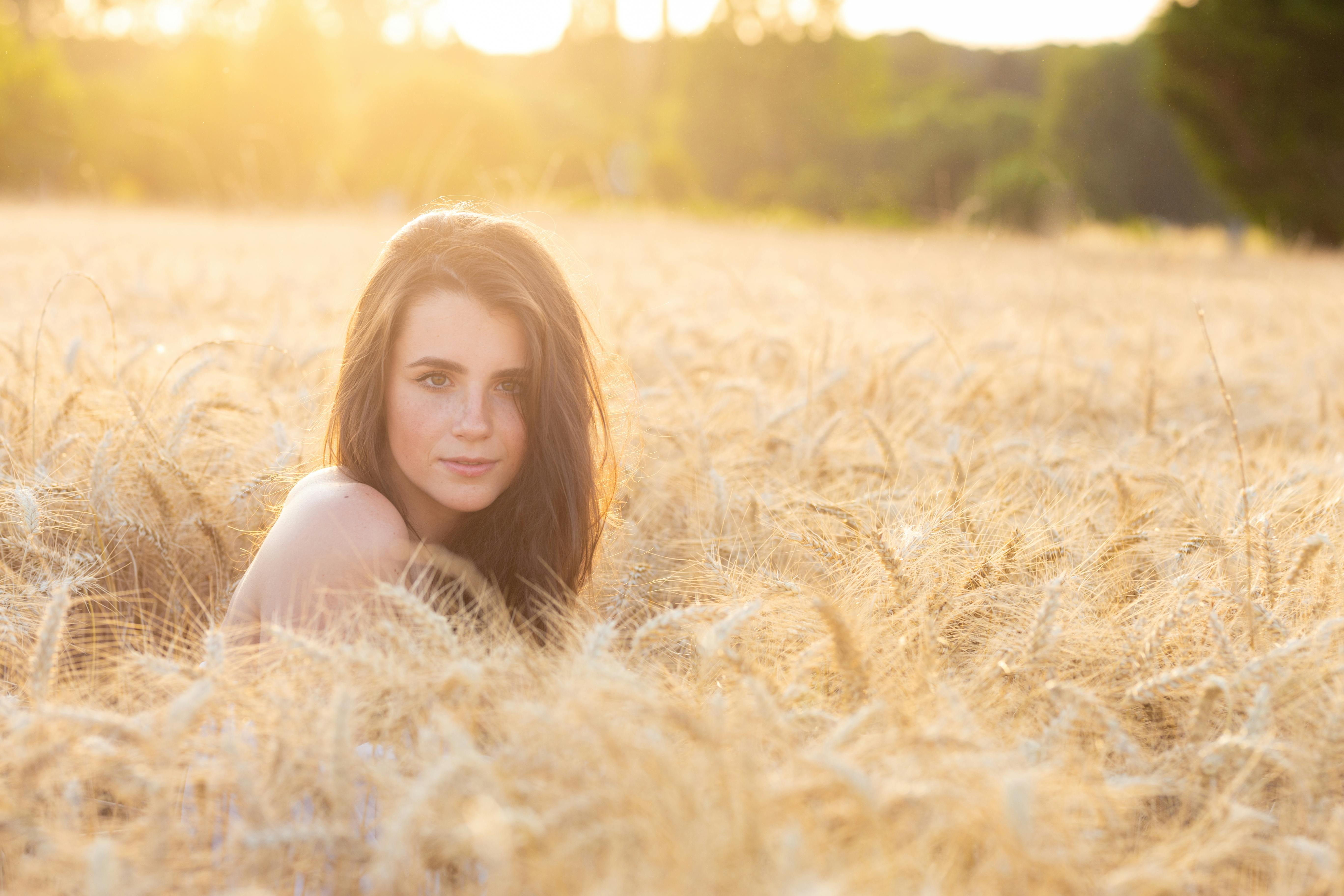 Beautiful woman in the Field · Free Stock Photo