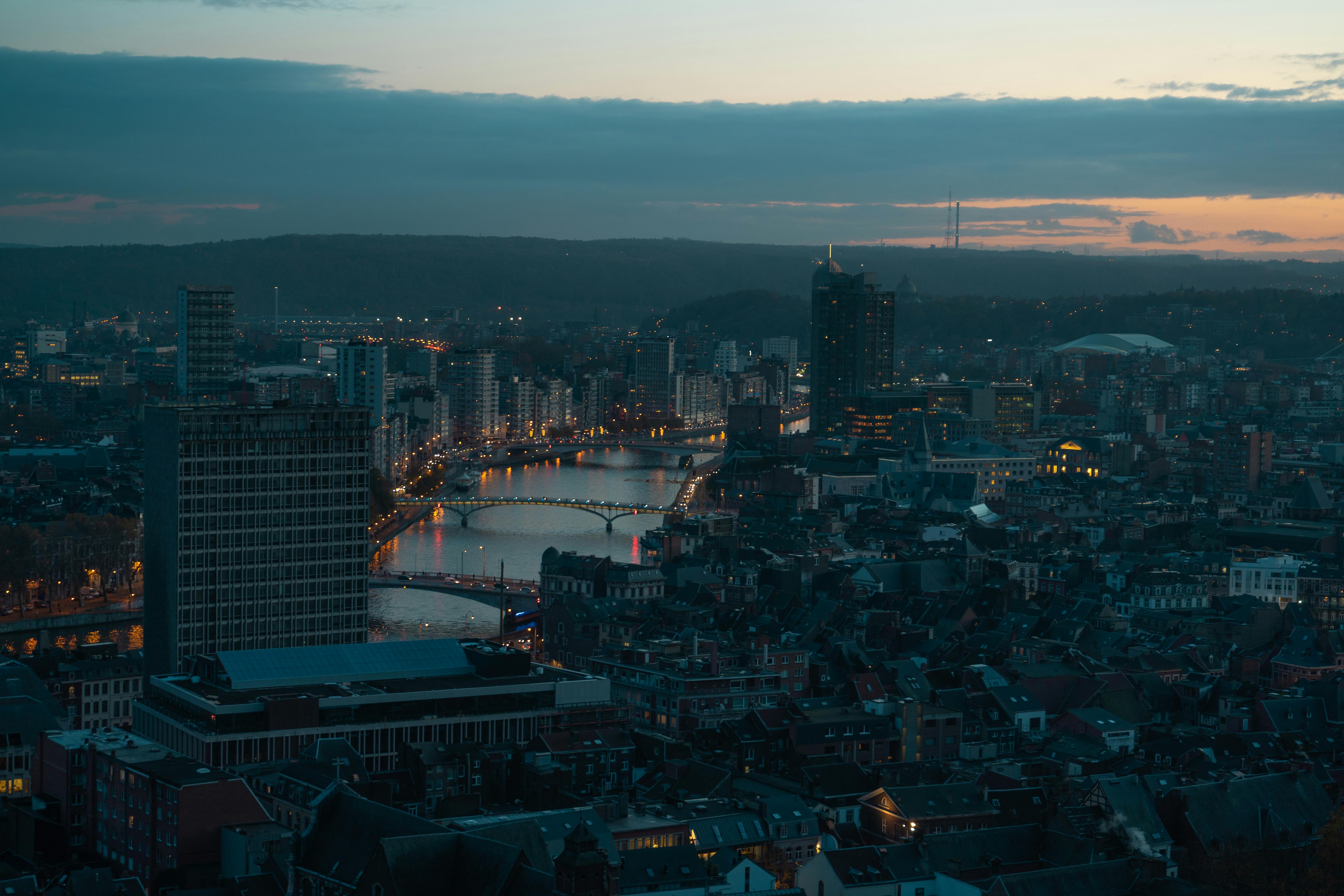 Skyscraper Above Clouds Photos, Download The BEST Free Skyscraper Above ...