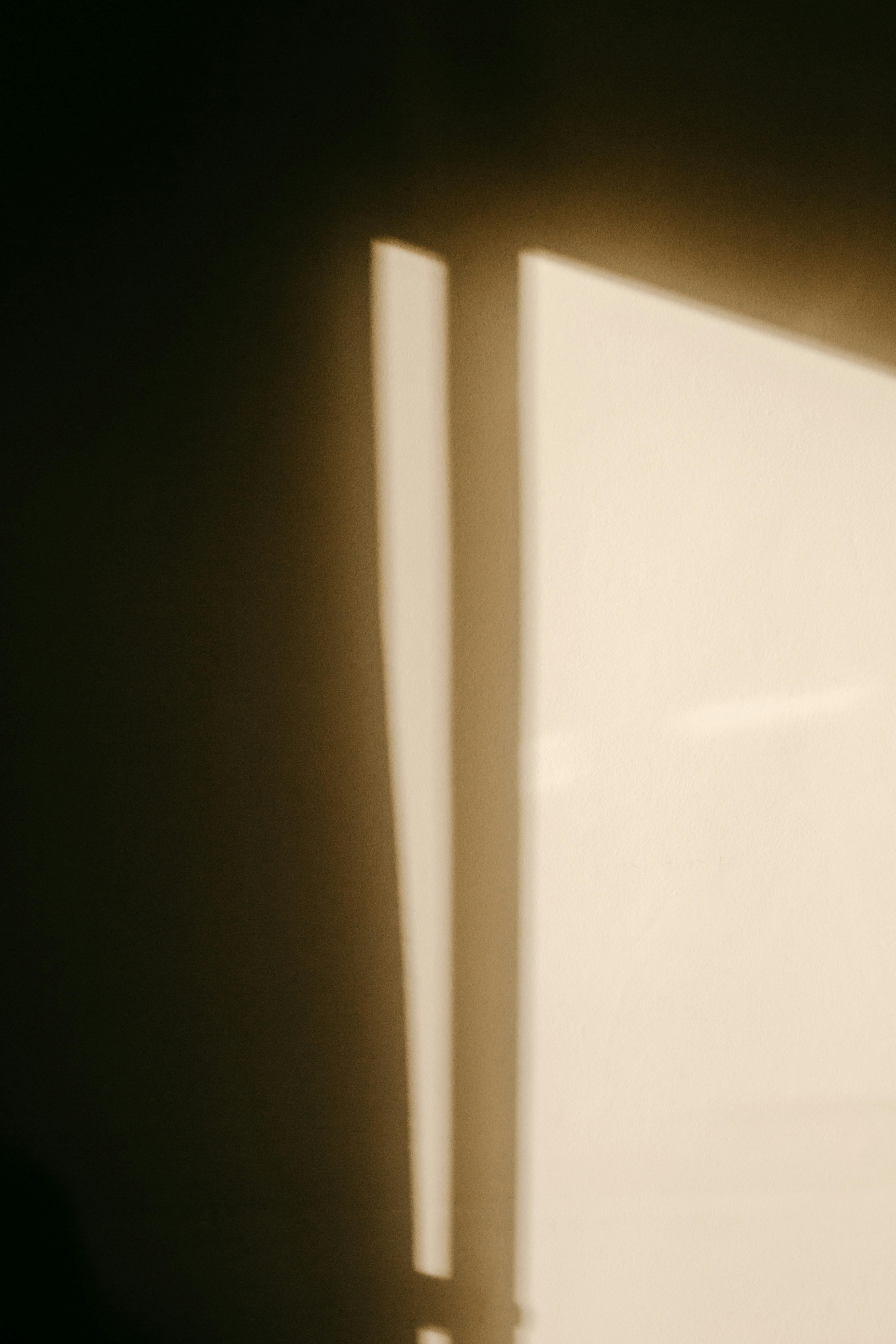 Shiny window with sky view in building · Free Stock Photo