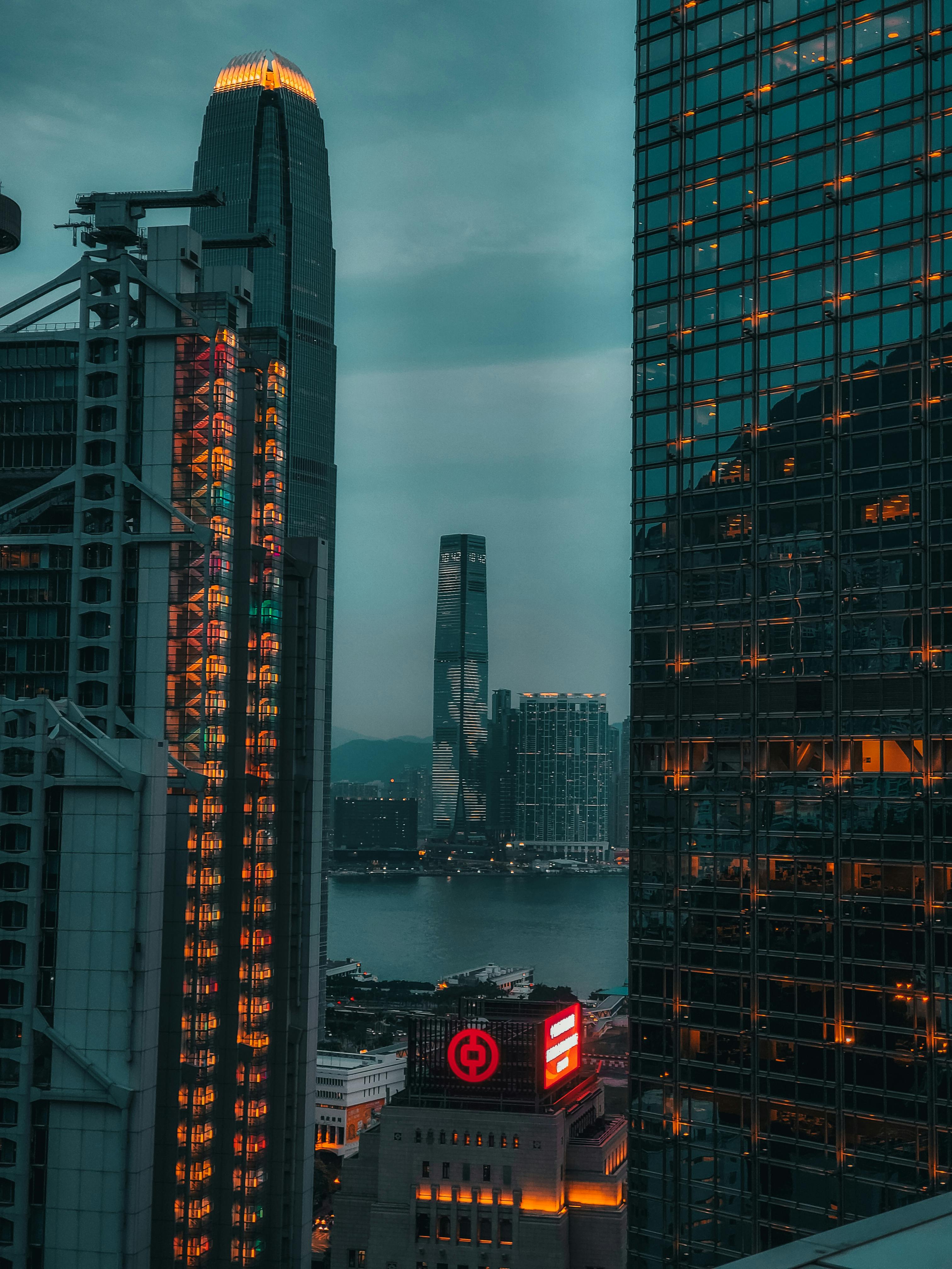 Building Exterior during Evening · Free Stock Photo