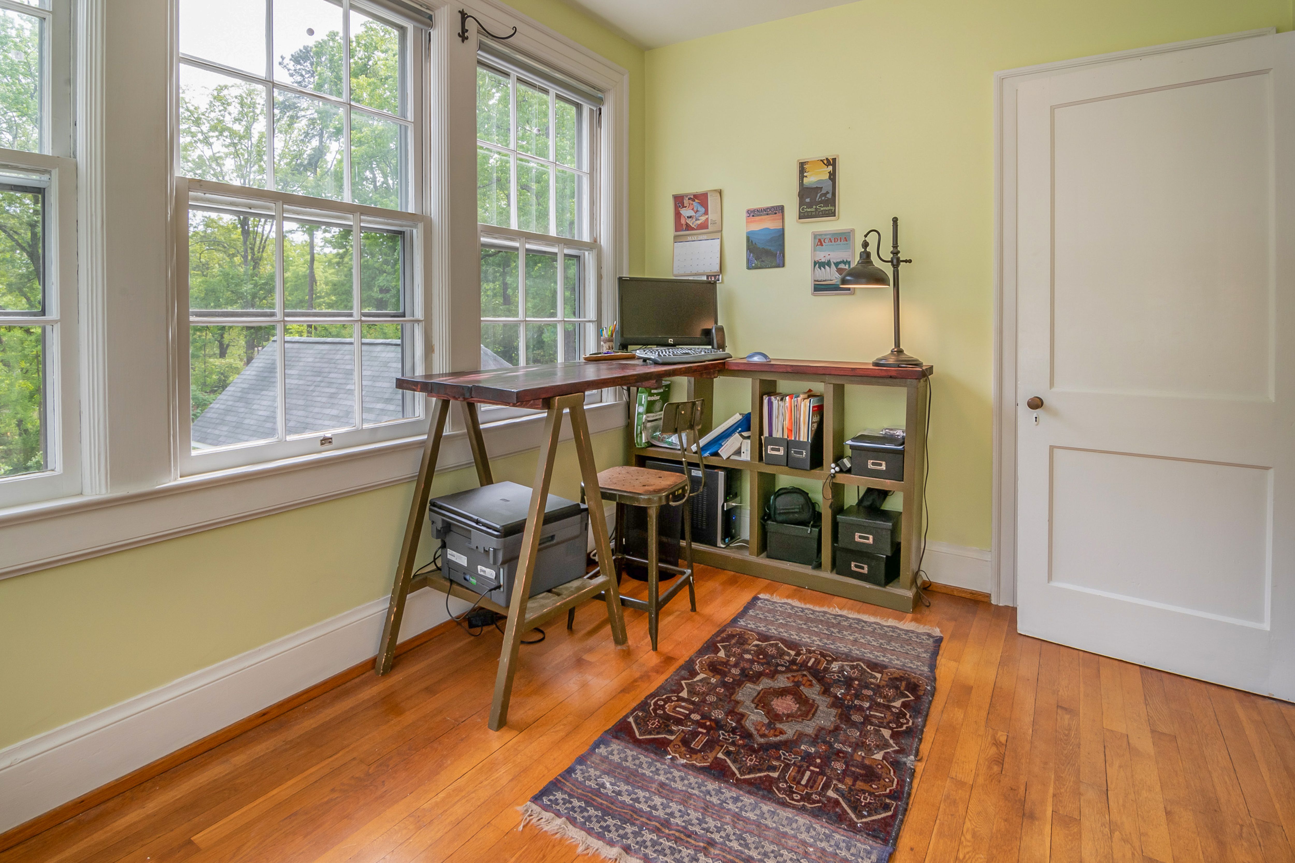 Desk in Room Corner · Free Stock Photo