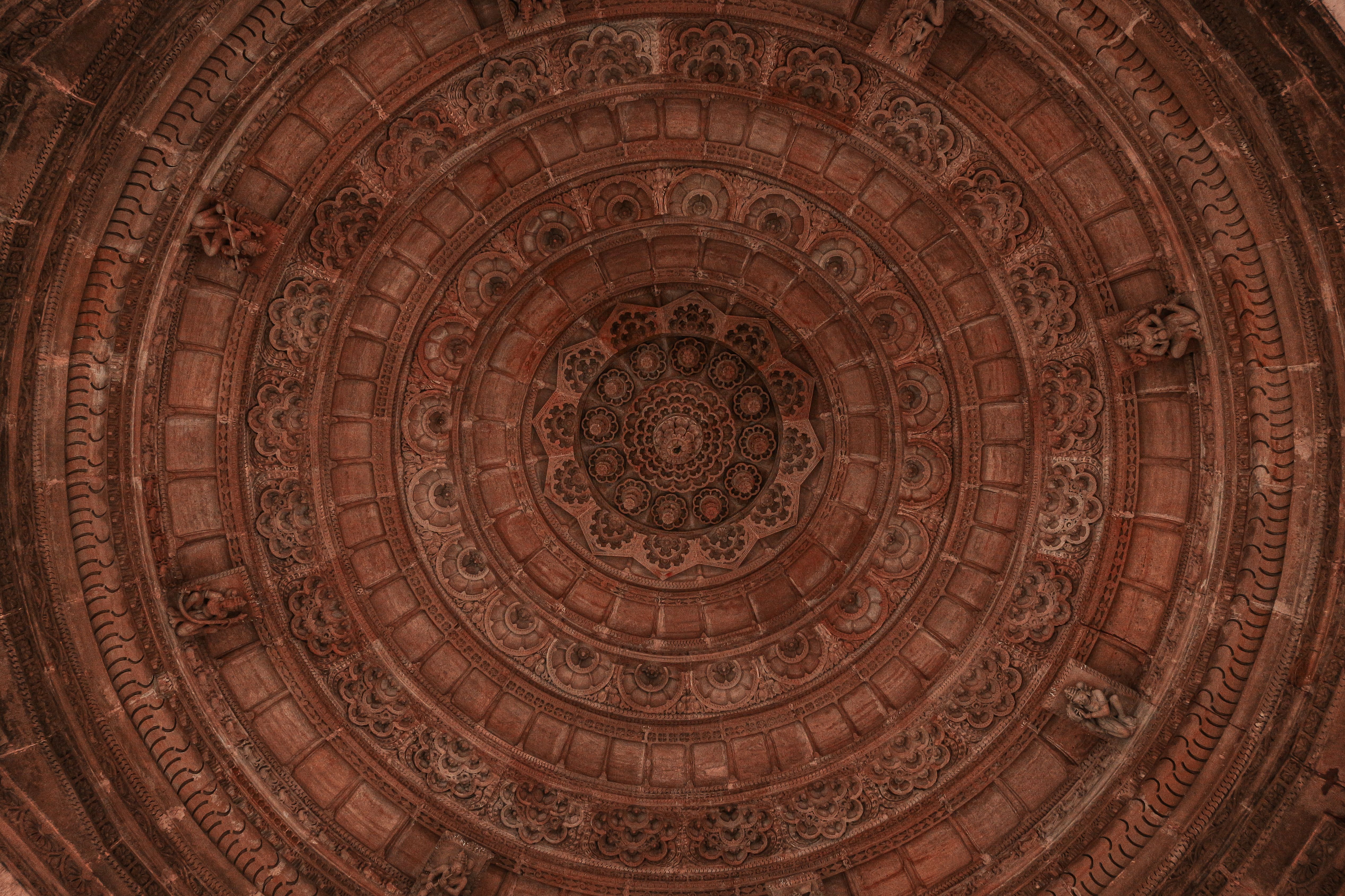 Old ornamental round shaped ceiling in church · Free Stock Photo