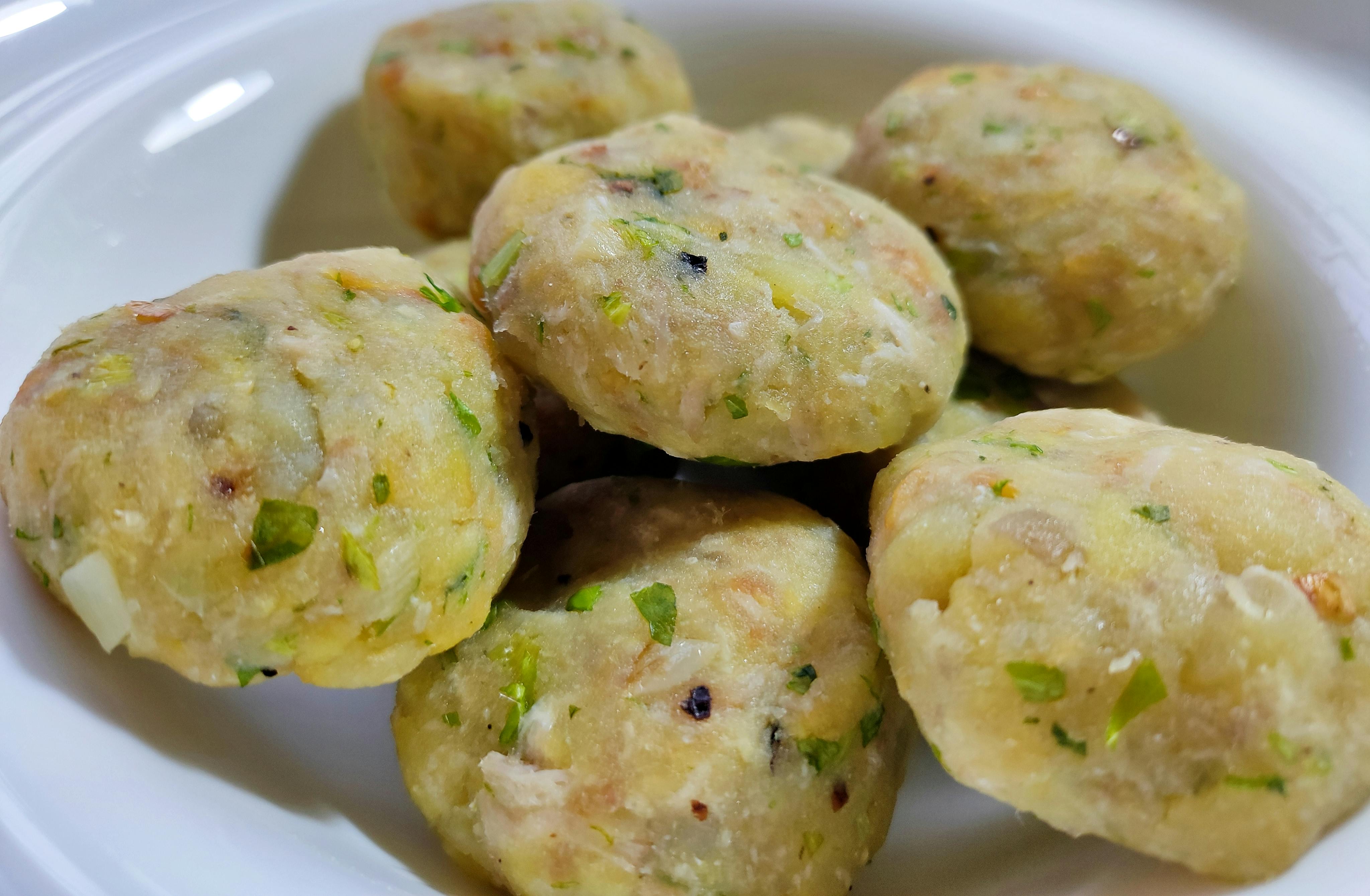 When life gives you potatoes 🥔, you make begedil (or pentolan)! 7 ...