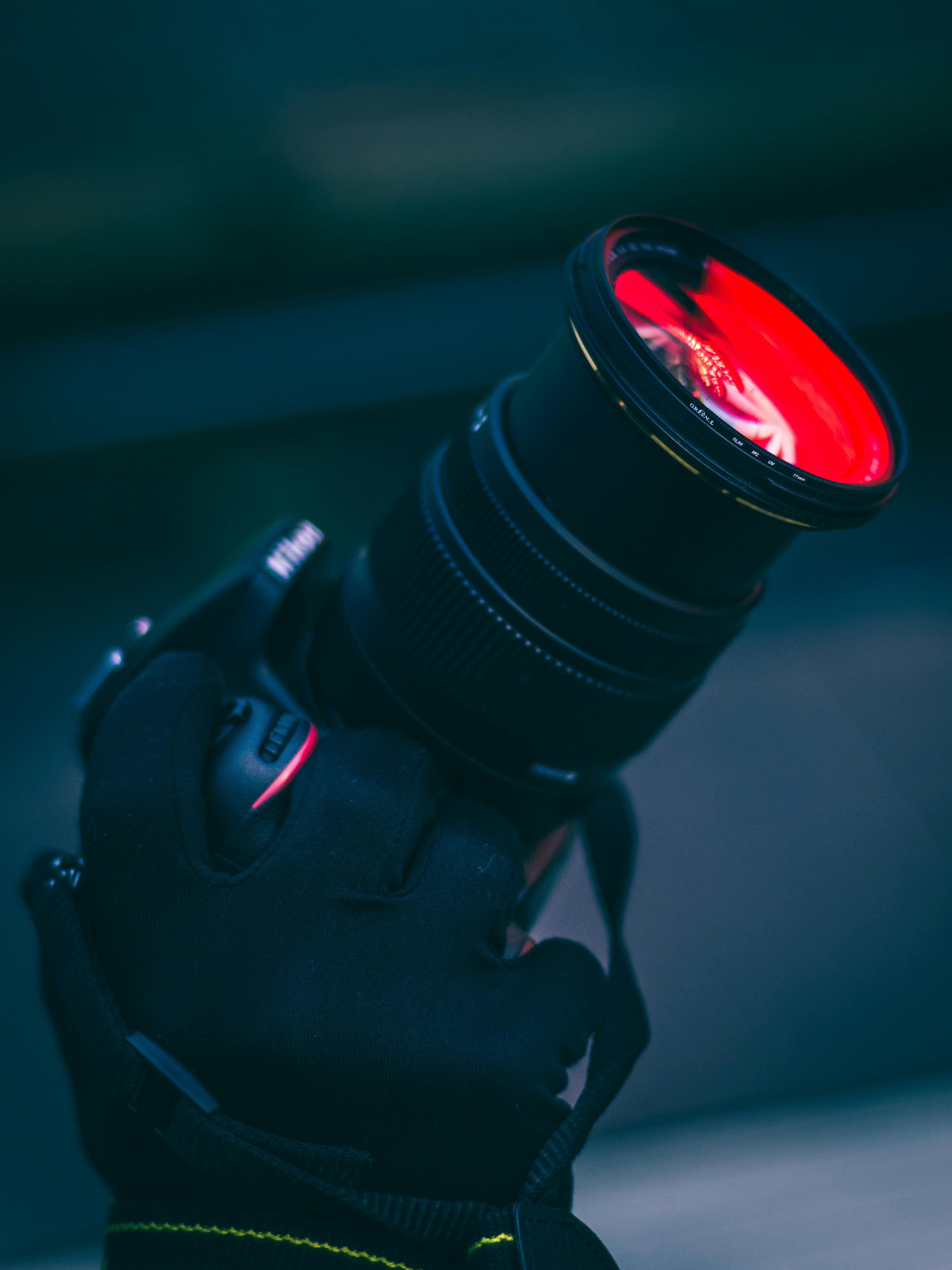 Close-Up Shot of a DSLR Camera · Free Stock Photo
