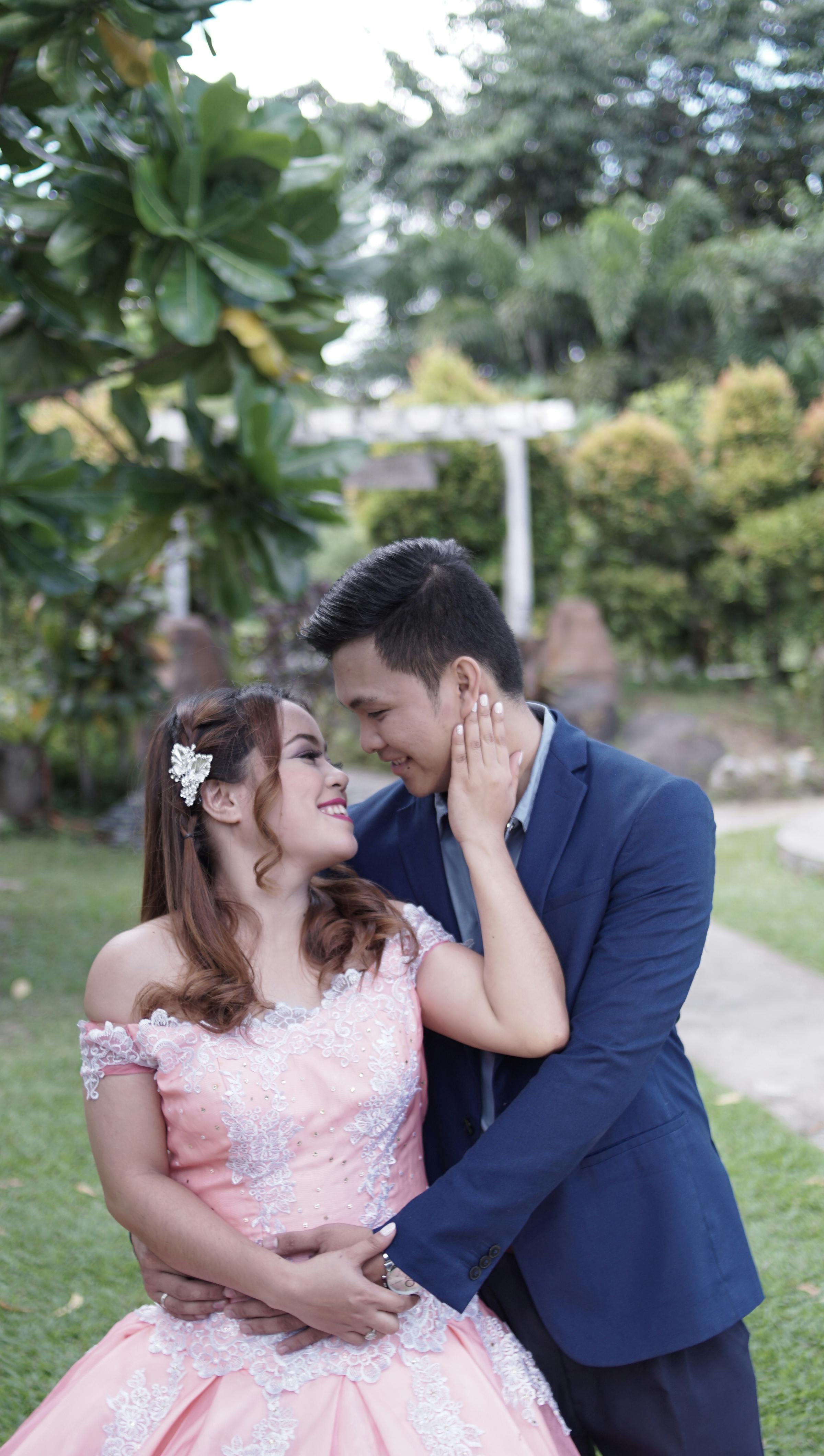 Wedding Prenup Shoot of a Couple · Free Stock Photo