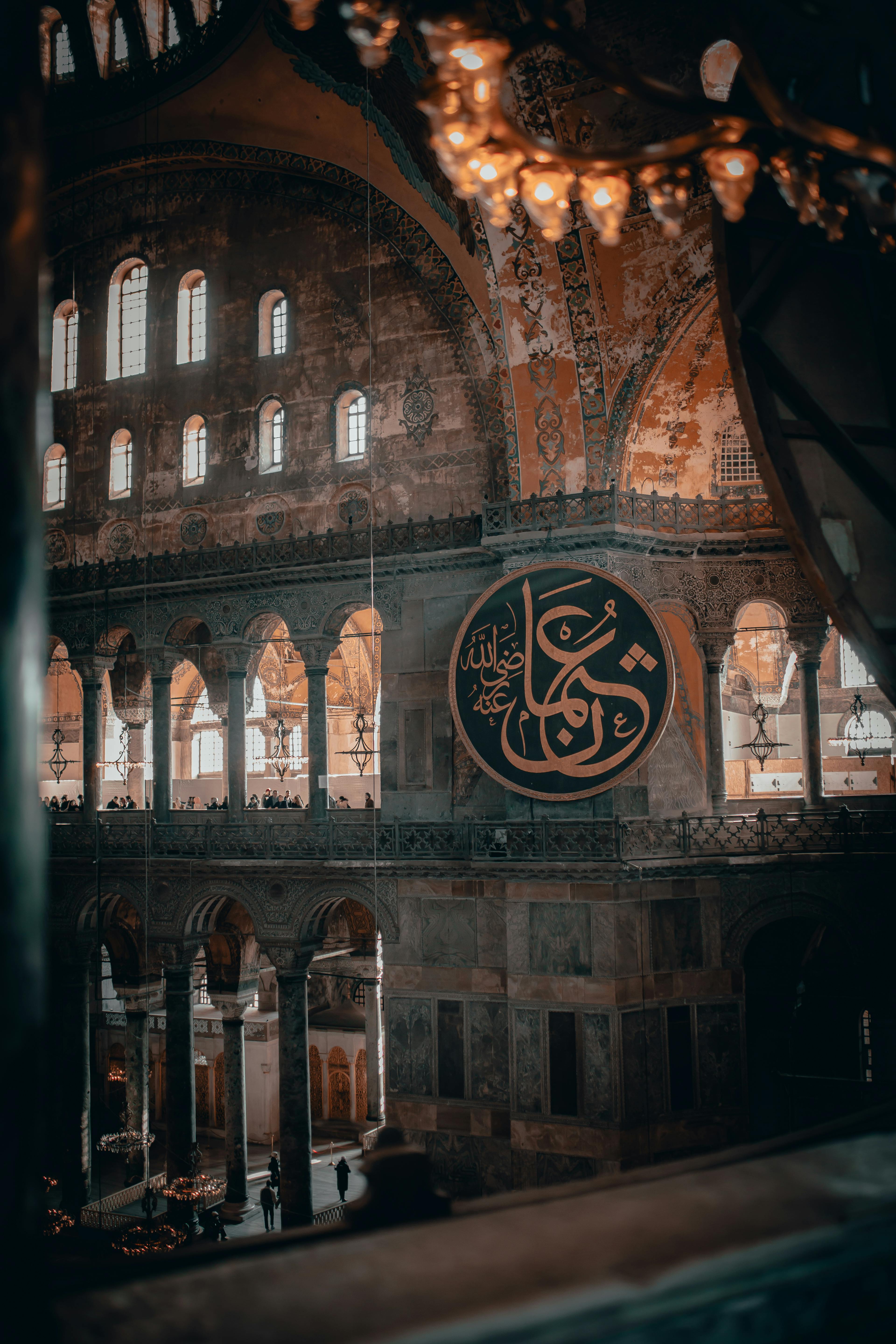 Large mosque hall with balconies · Free Stock Photo